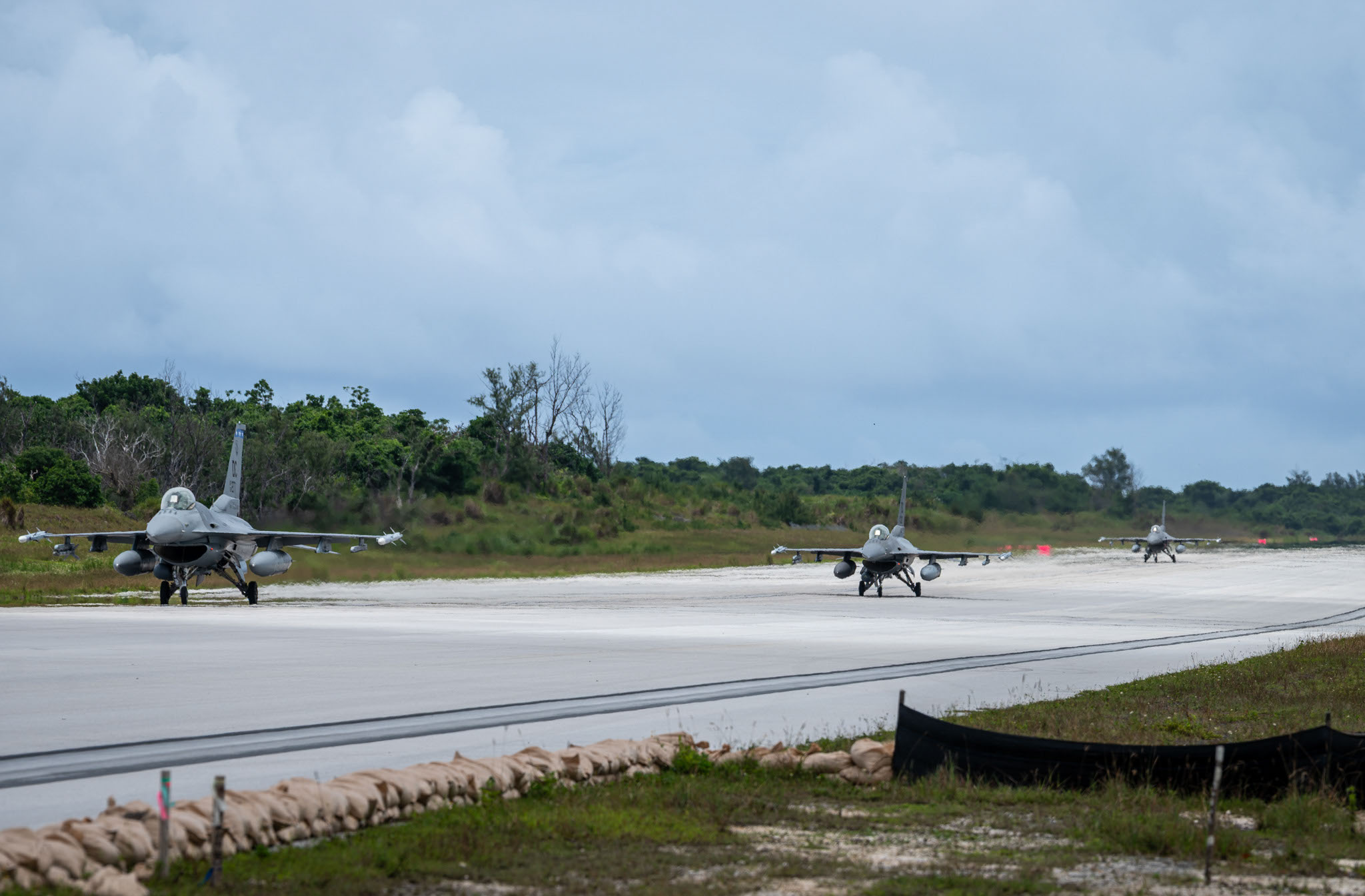 U.S. D.C. Air National Guard F-16 Fighting Falcons assigned to the ...