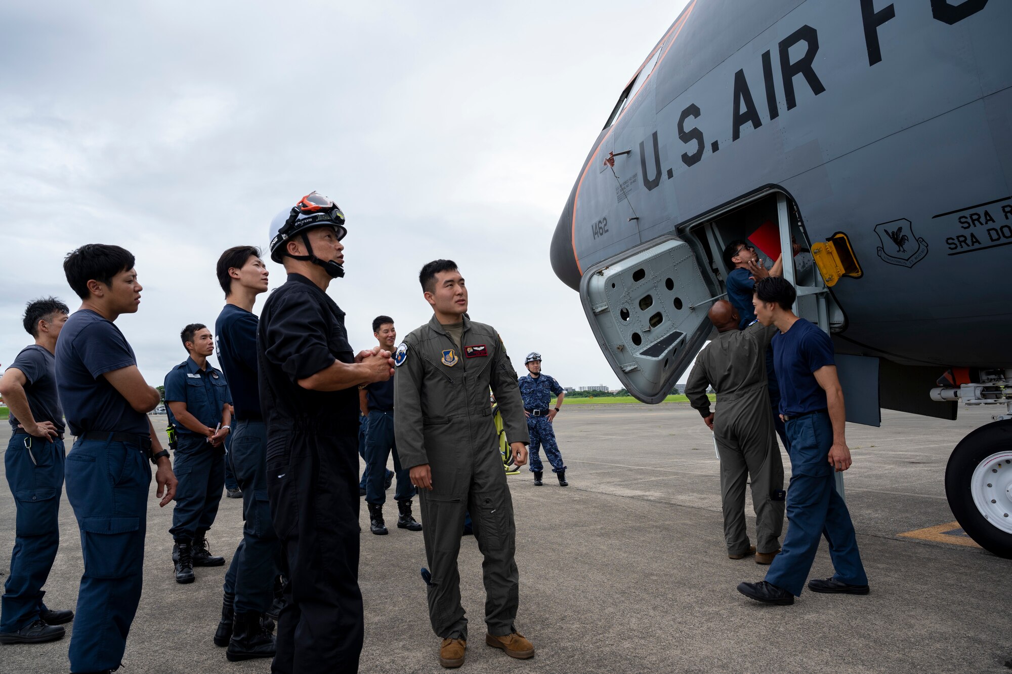 REFORPAC 25: 909th ARS, NAF Atsugi, train on KC-135 emergency procedures > Yokota Air Base ...