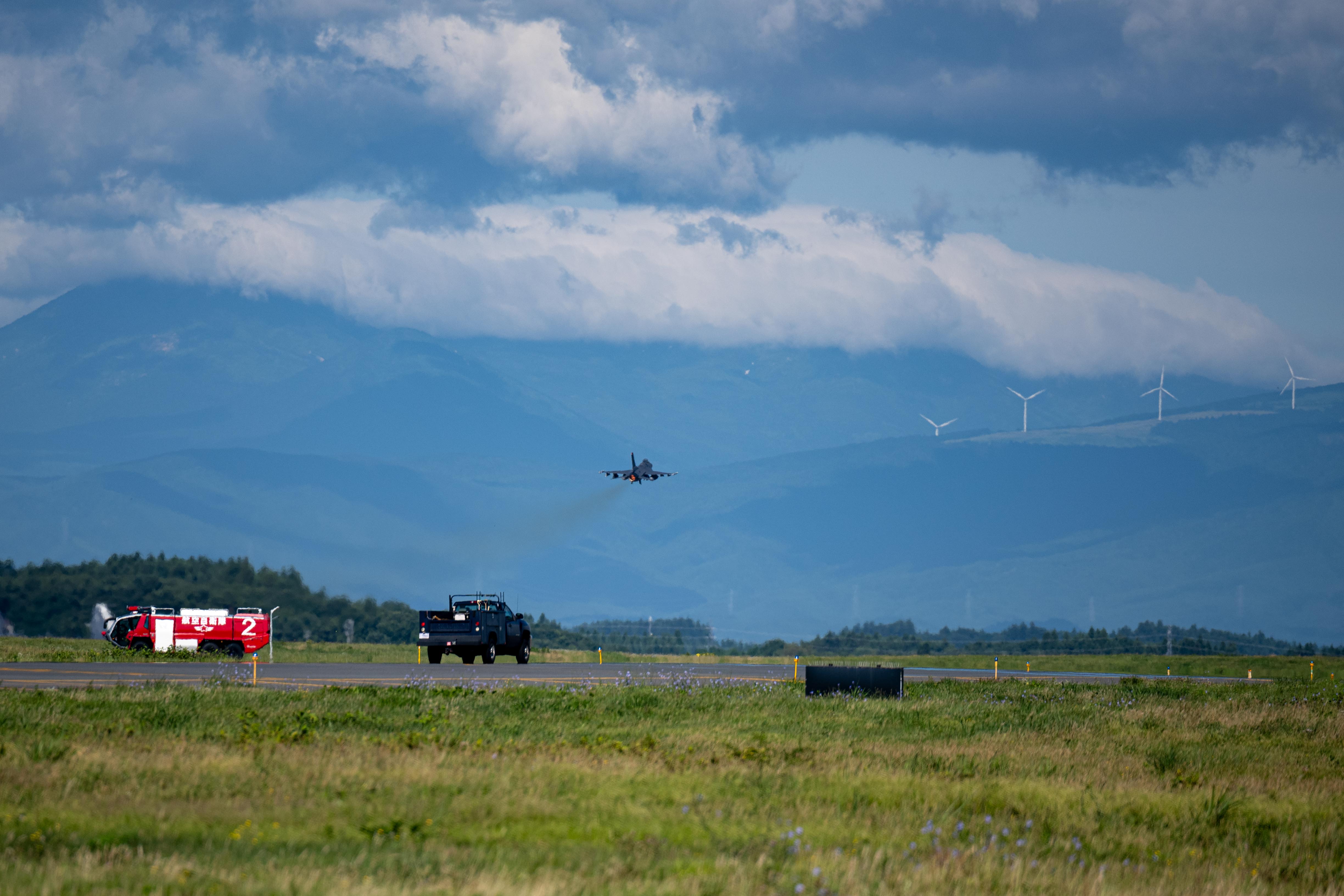 F-16 Fighting Falcons Take Off During REFORPAC 2025 > Misawa Air Base ...