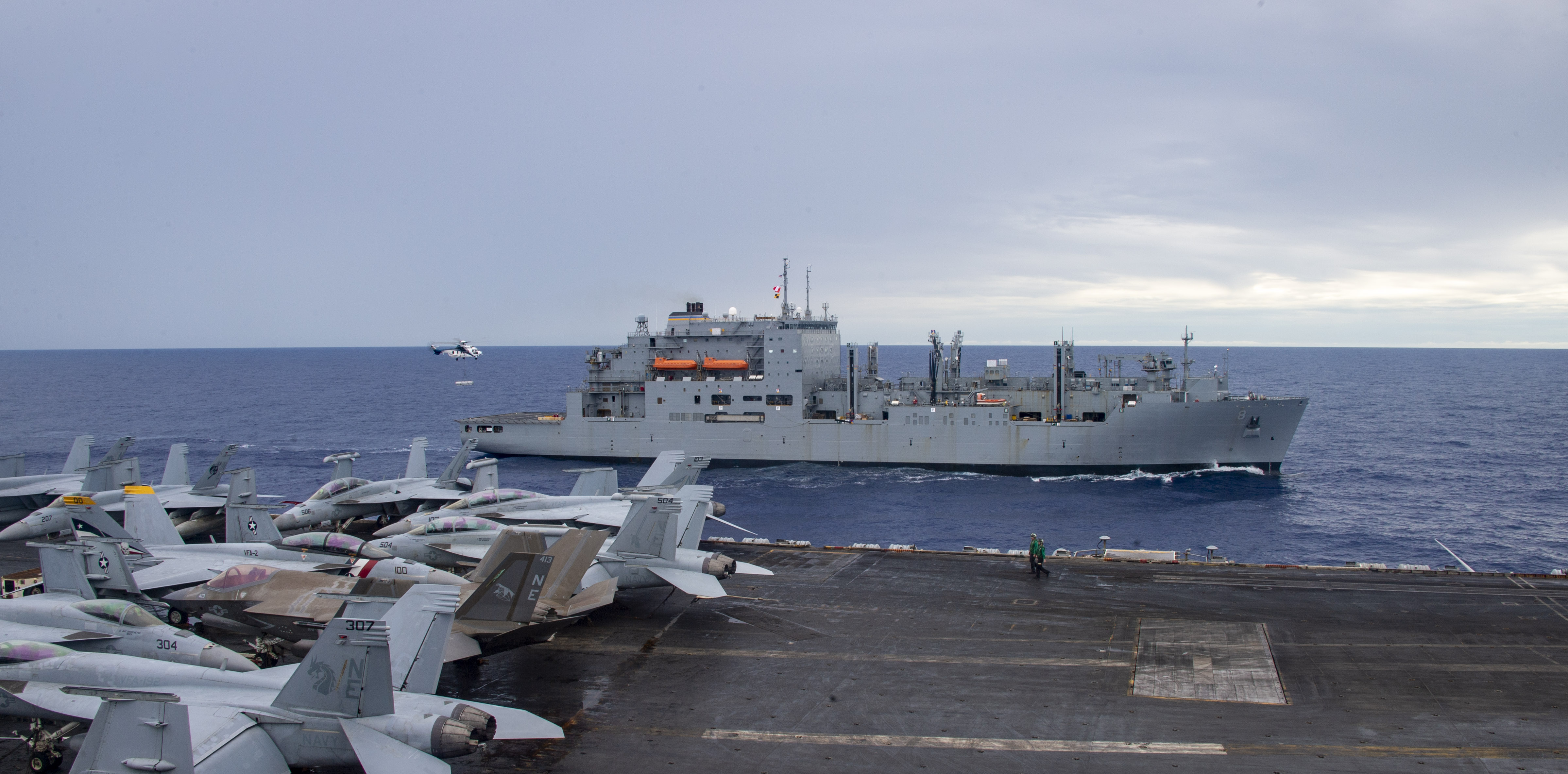 USS Carl Vinson conducts VERTREP with USNS Wally Schirra in Pacific Ocean