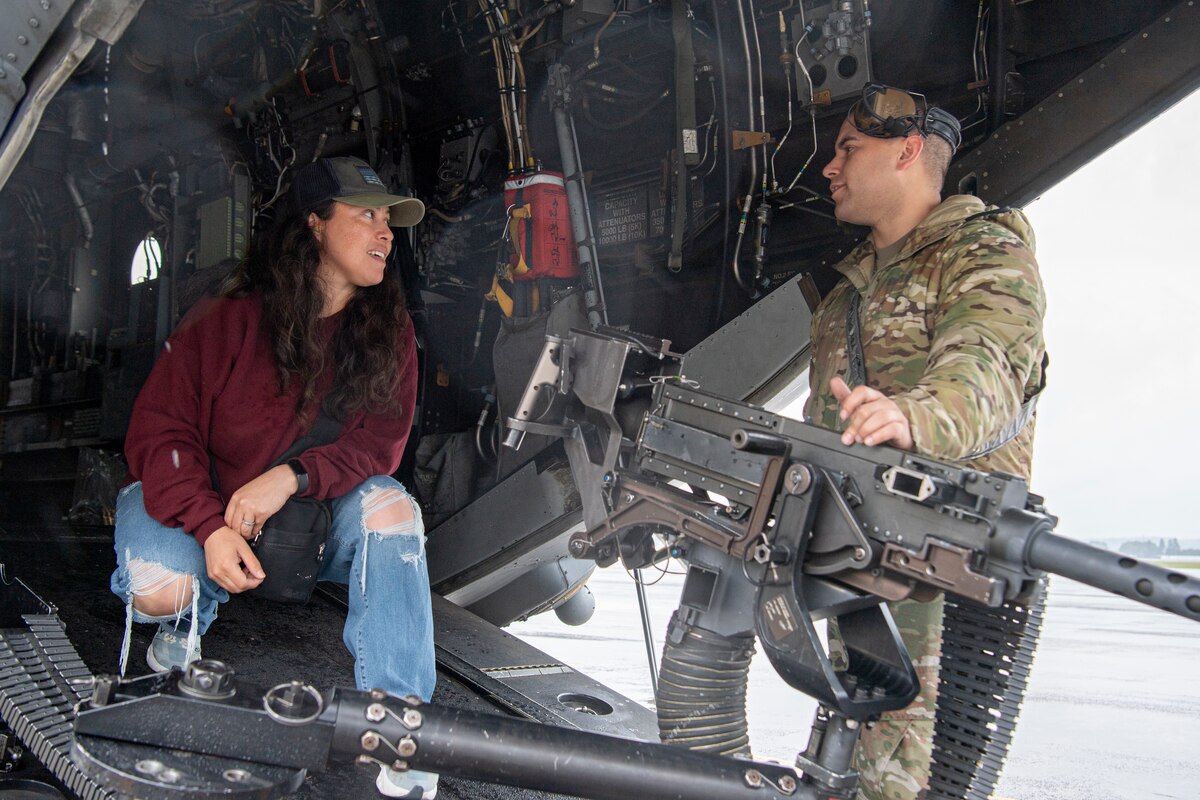 353 SOW showcases CV-22 Osprey to AFSOC spouses > Yokota Air Base ...