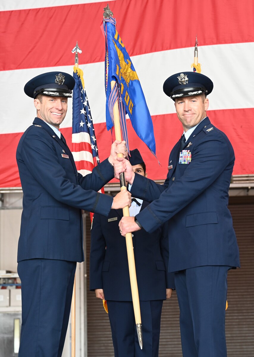 100th Operations Group: Change of Command > Royal Air Force Mildenhall ...