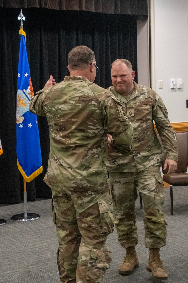 131st welcomes new command chief during change of responsibility ...