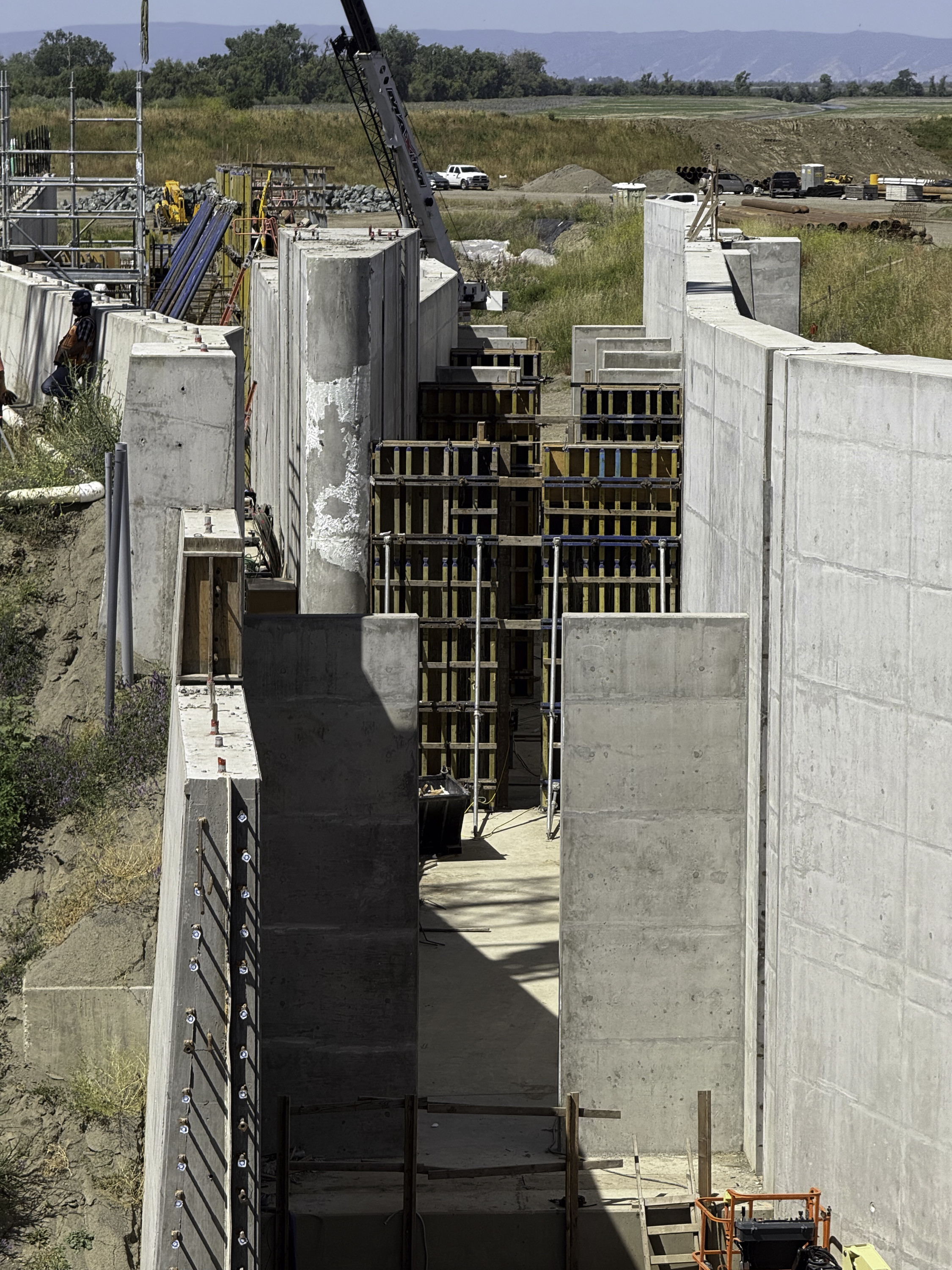 flowing construction