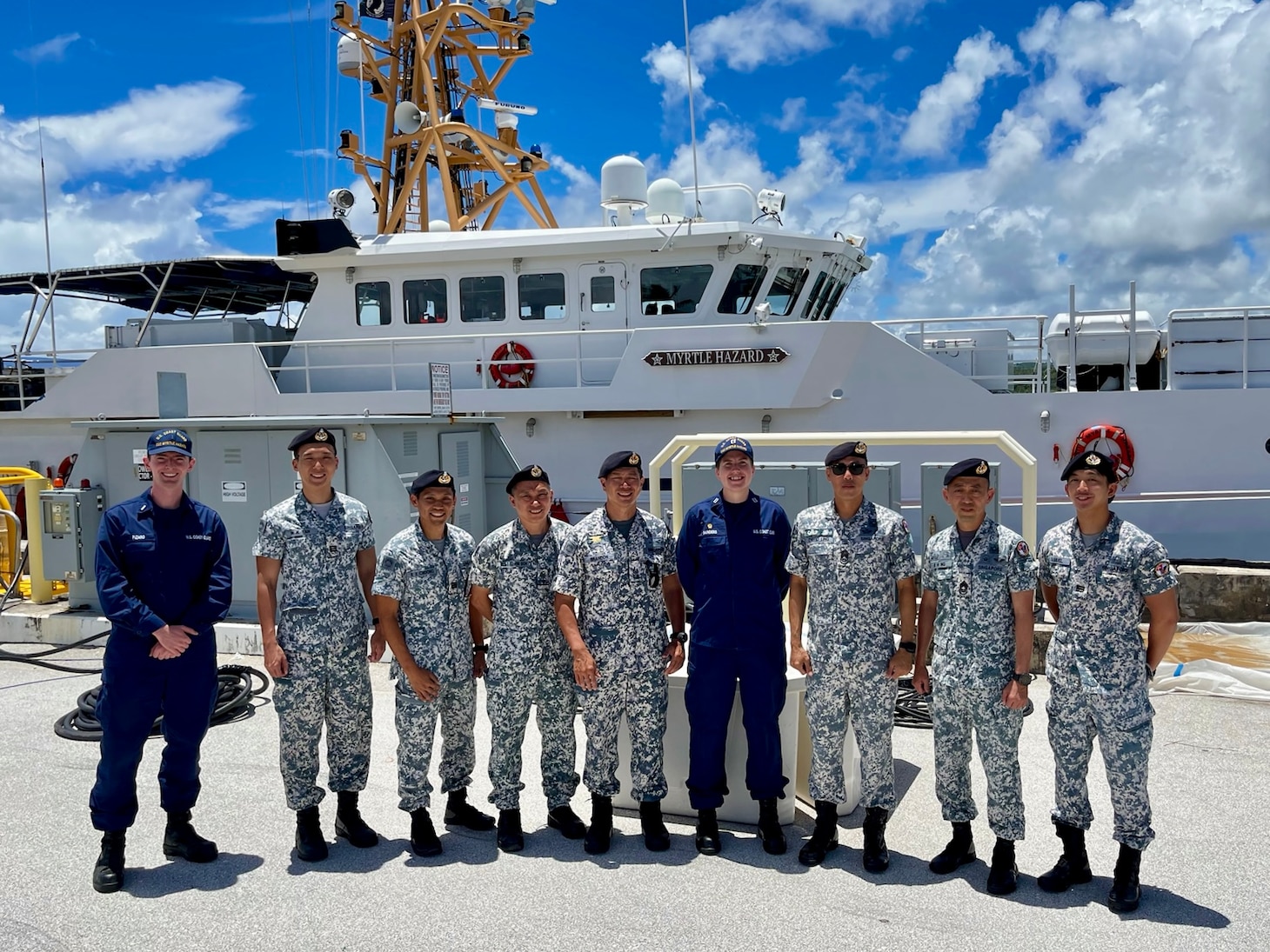 Republic of Singapore Navy divers visit U.S. Coast Guard, strengthen ...