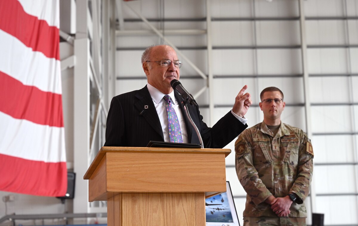 100th BG legacy nose art, ‘Just-A-Snappin’ joins 100th ARW, Bloody Hundredth heritage > Royal ...