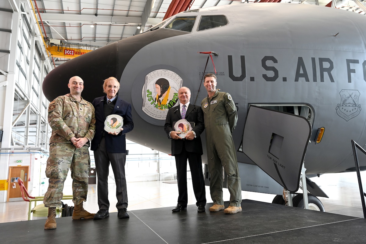 100th BG legacy nose art, ‘Just-A-Snappin’ joins 100th ARW, Bloody Hundredth heritage > Royal ...