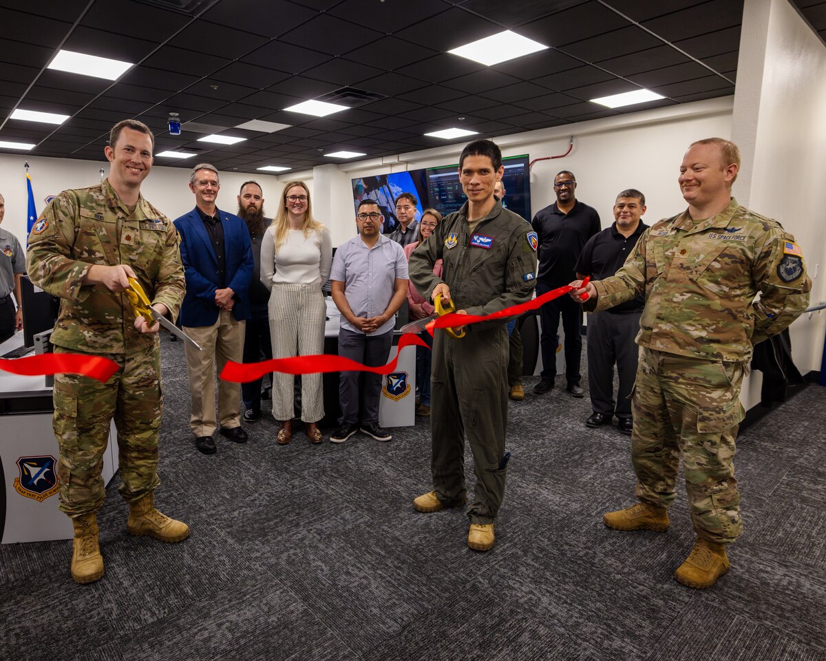 New Air Force Test Pilot School satellite operations center reflects ...
