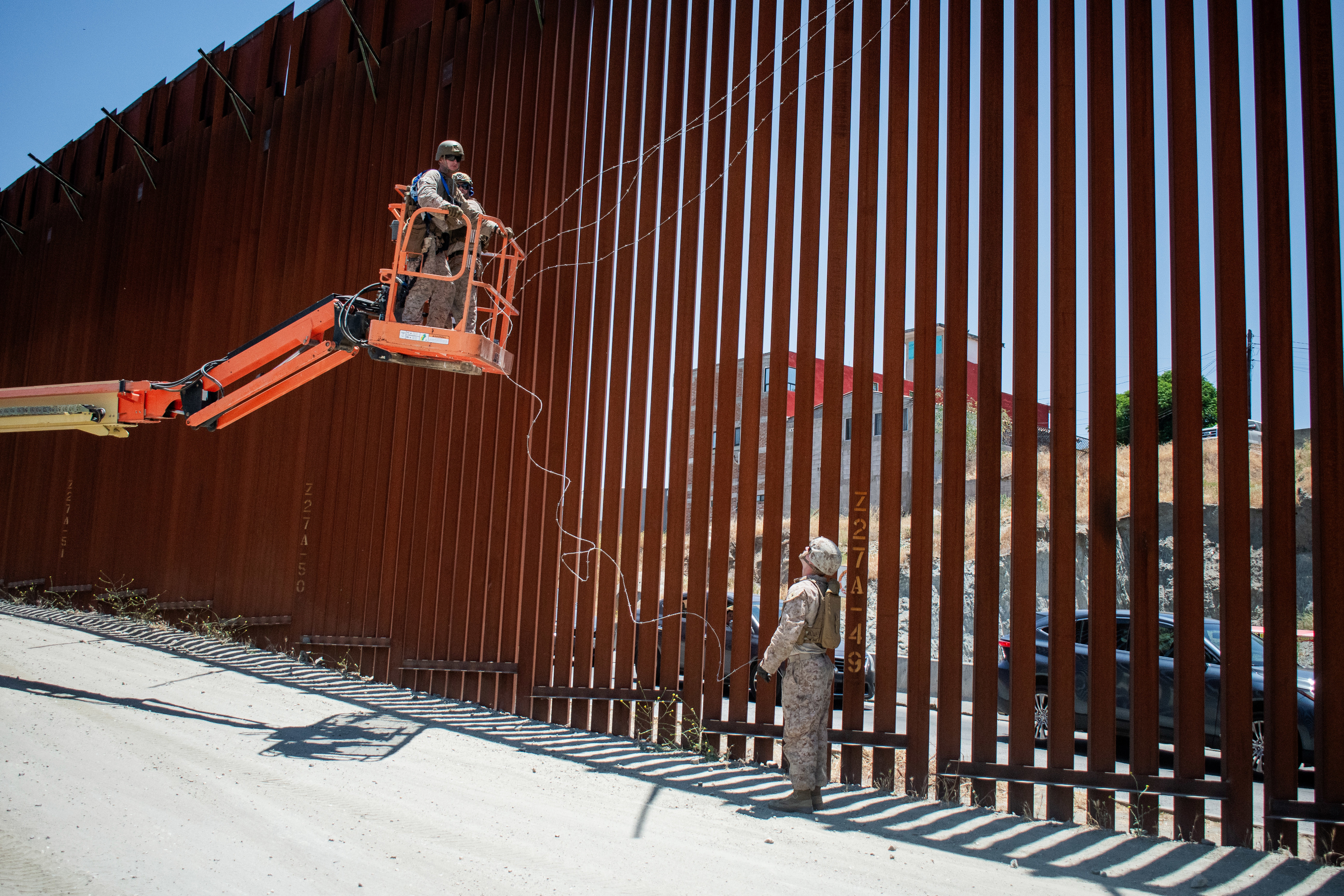 barbed wire border wall