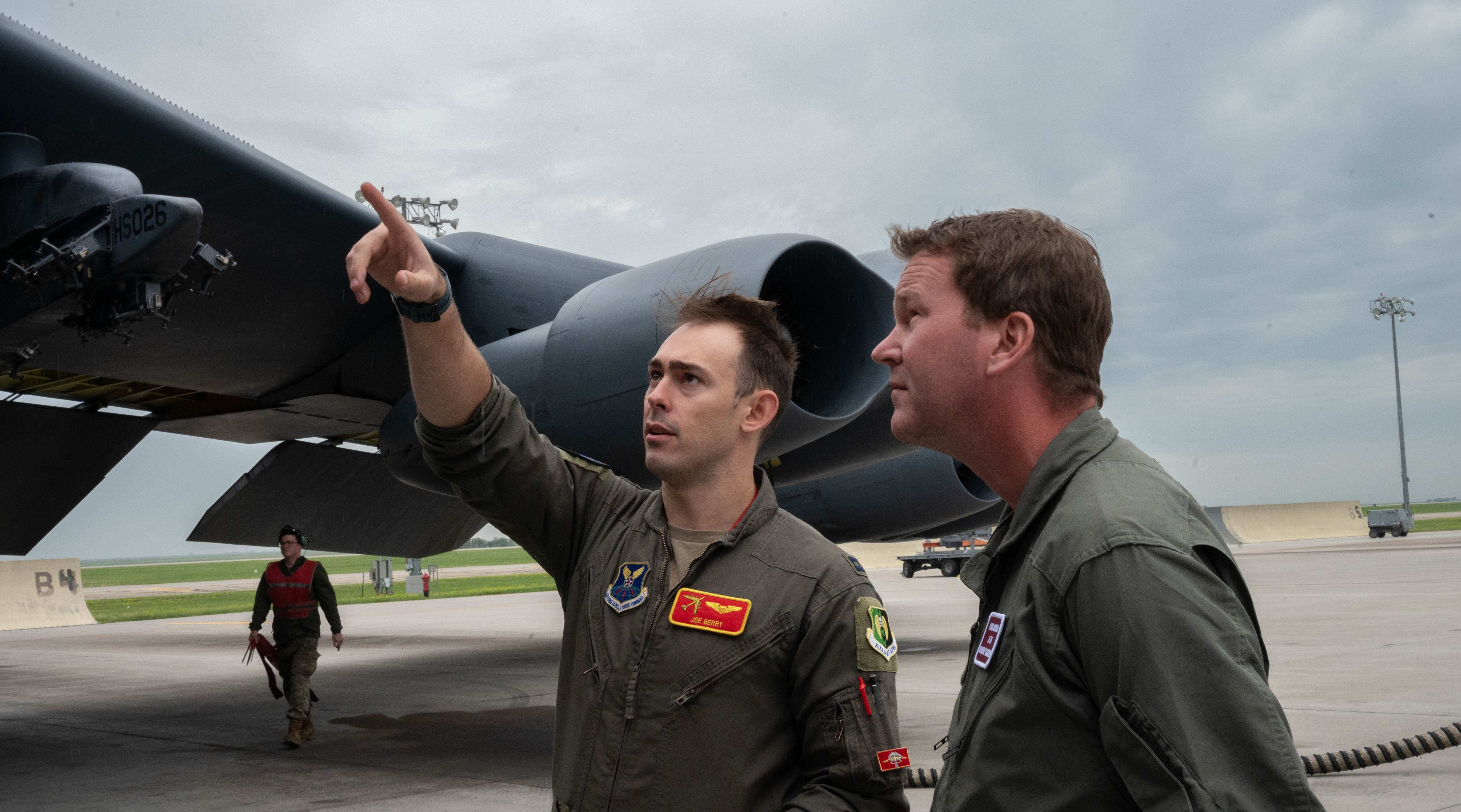 5th Bomb Wing facilitates orientation flight for Minot civic leader ...