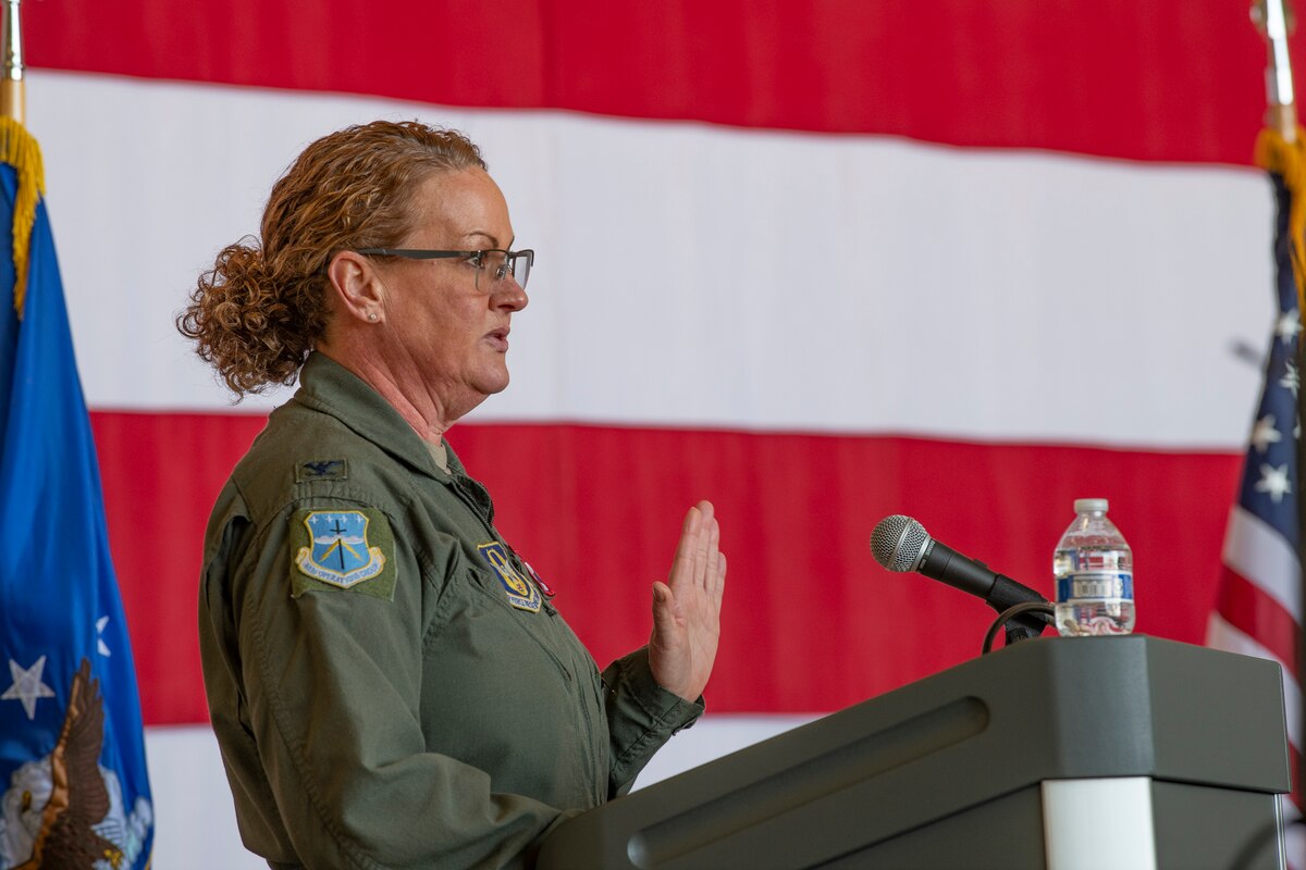 302d Airlift Wing confirms new commander during formal ceremony > Air ...