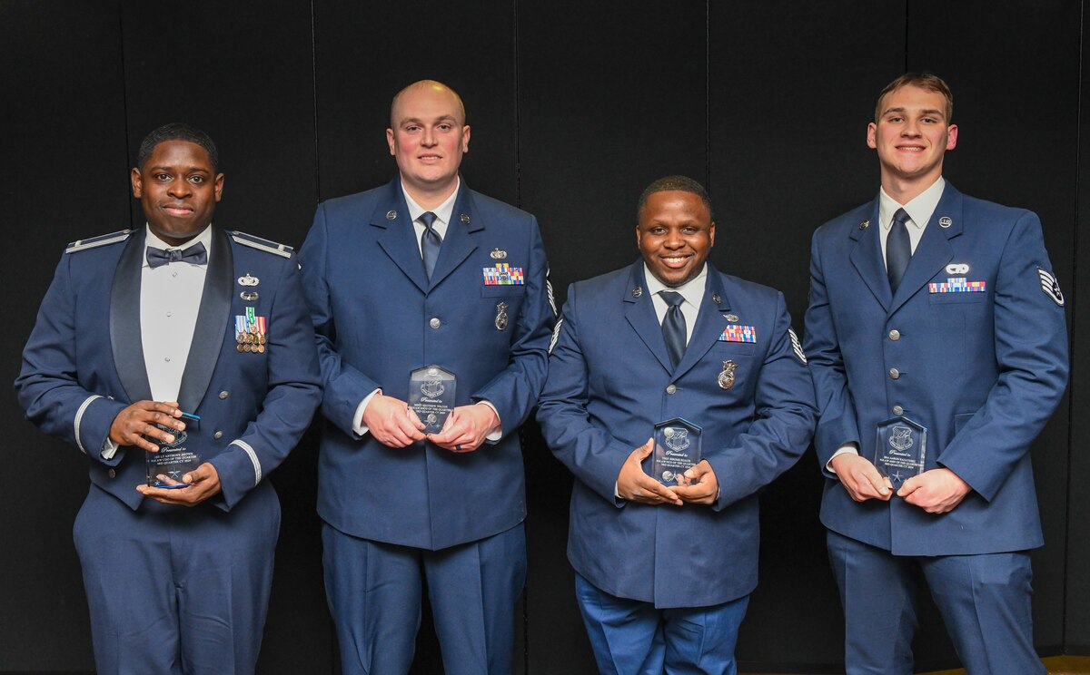 910th Airlift Wing annual awards banquet > Youngstown Air Reserve ...