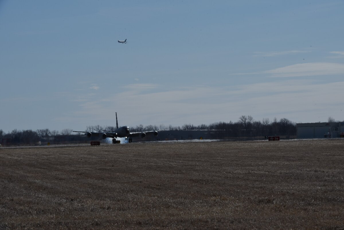 185th ARW Minimal Interval Takeoff > 185th Air Refueling Wing > Article ...