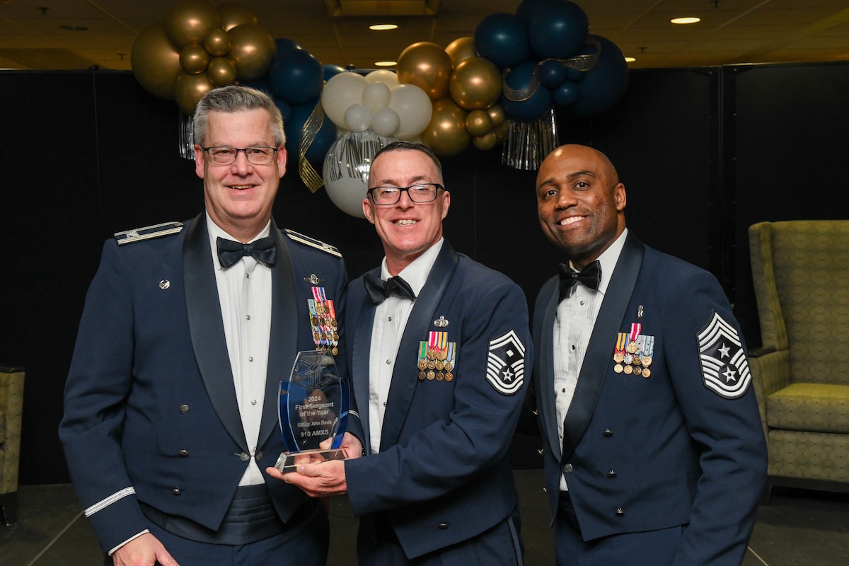910th Airlift Wing annual awards banquet > Air Force Reserve Command ...