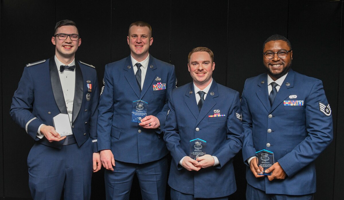 910th Airlift Wing annual awards banquet > Minneapolis-St Paul Air ...