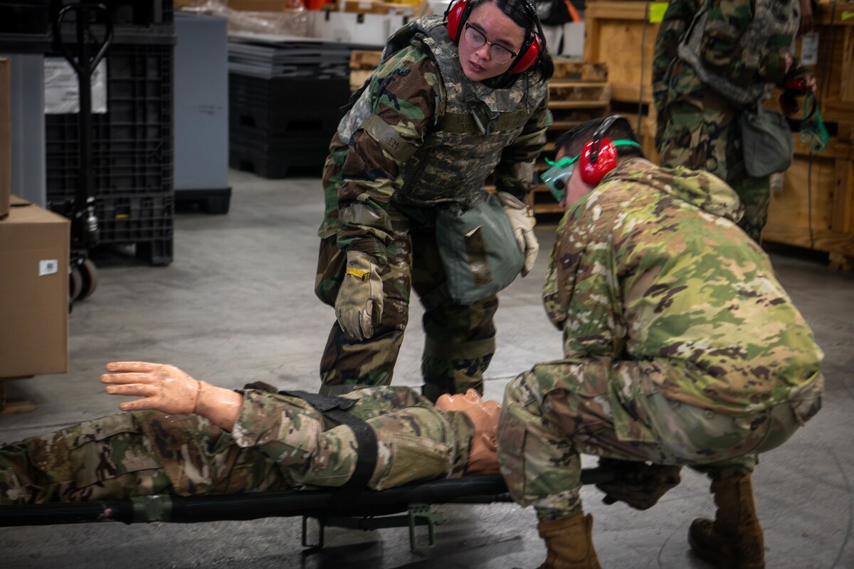 374 MDG exercise aeromedical evacuation procedures during BM 25-2 ...