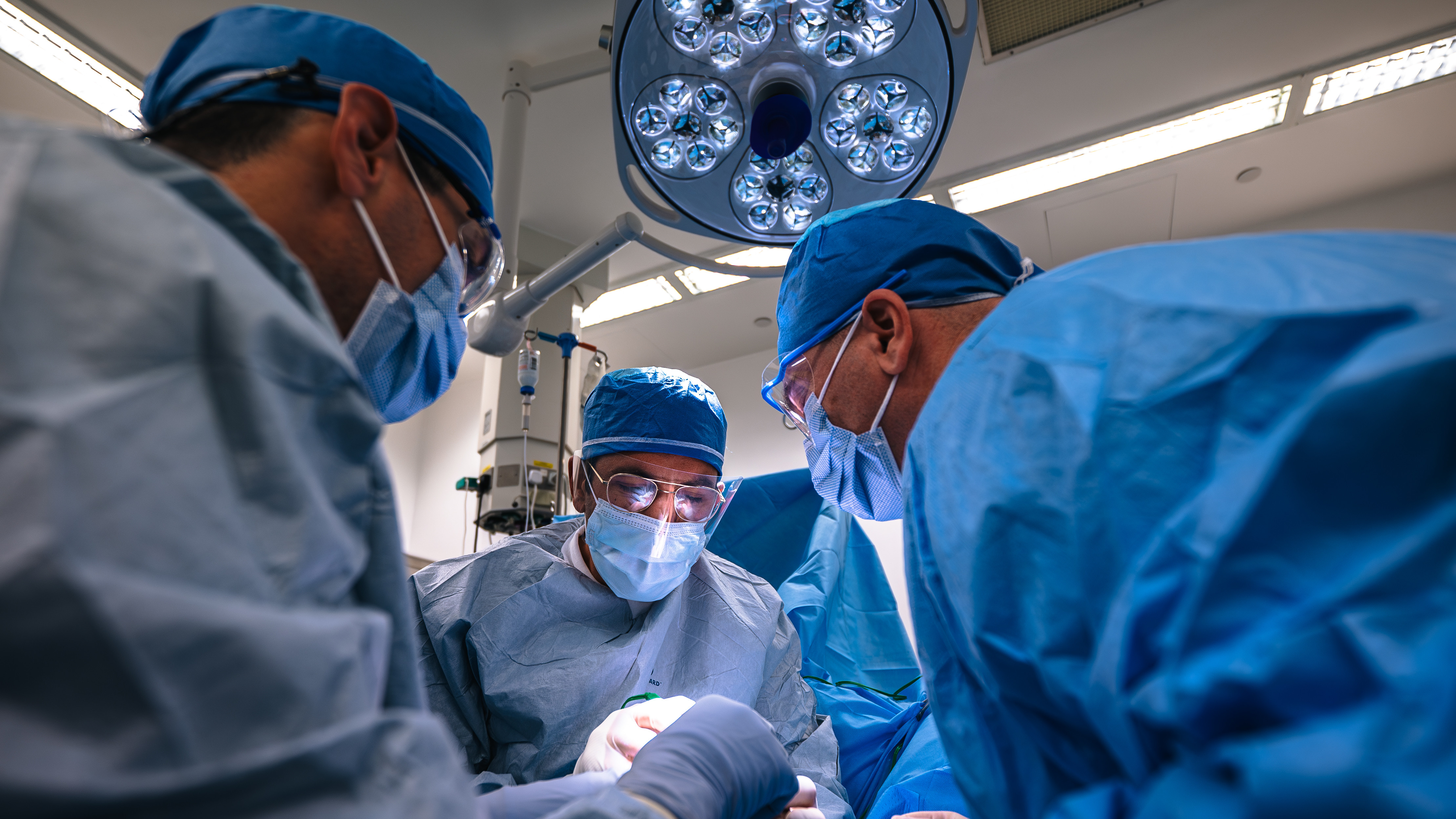 Grand Slam Wing commander observes 379th EMDS perform surgery > U.S ...