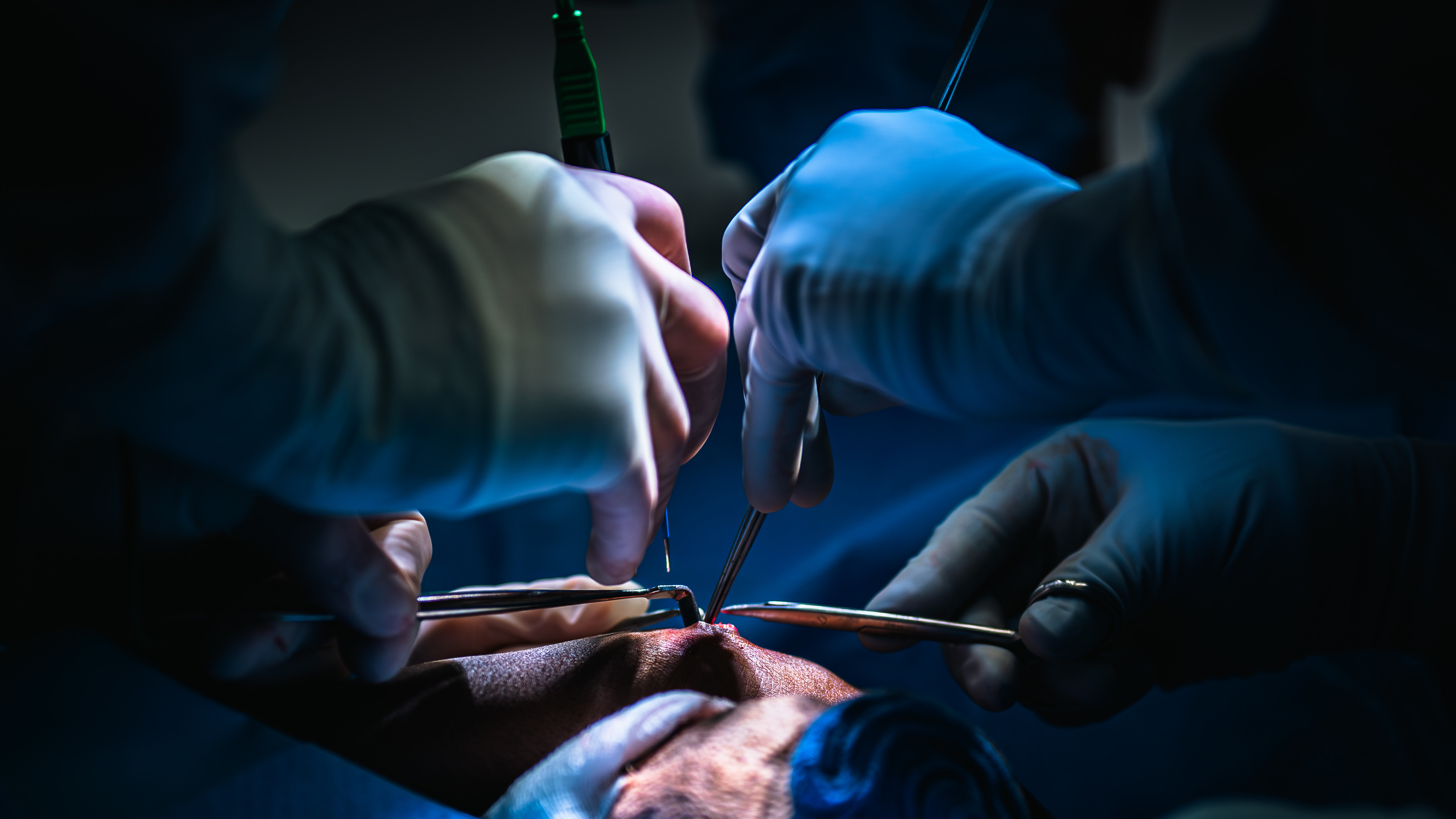 Grand Slam Wing commander observes 379th EMDS perform surgery > U.S ...