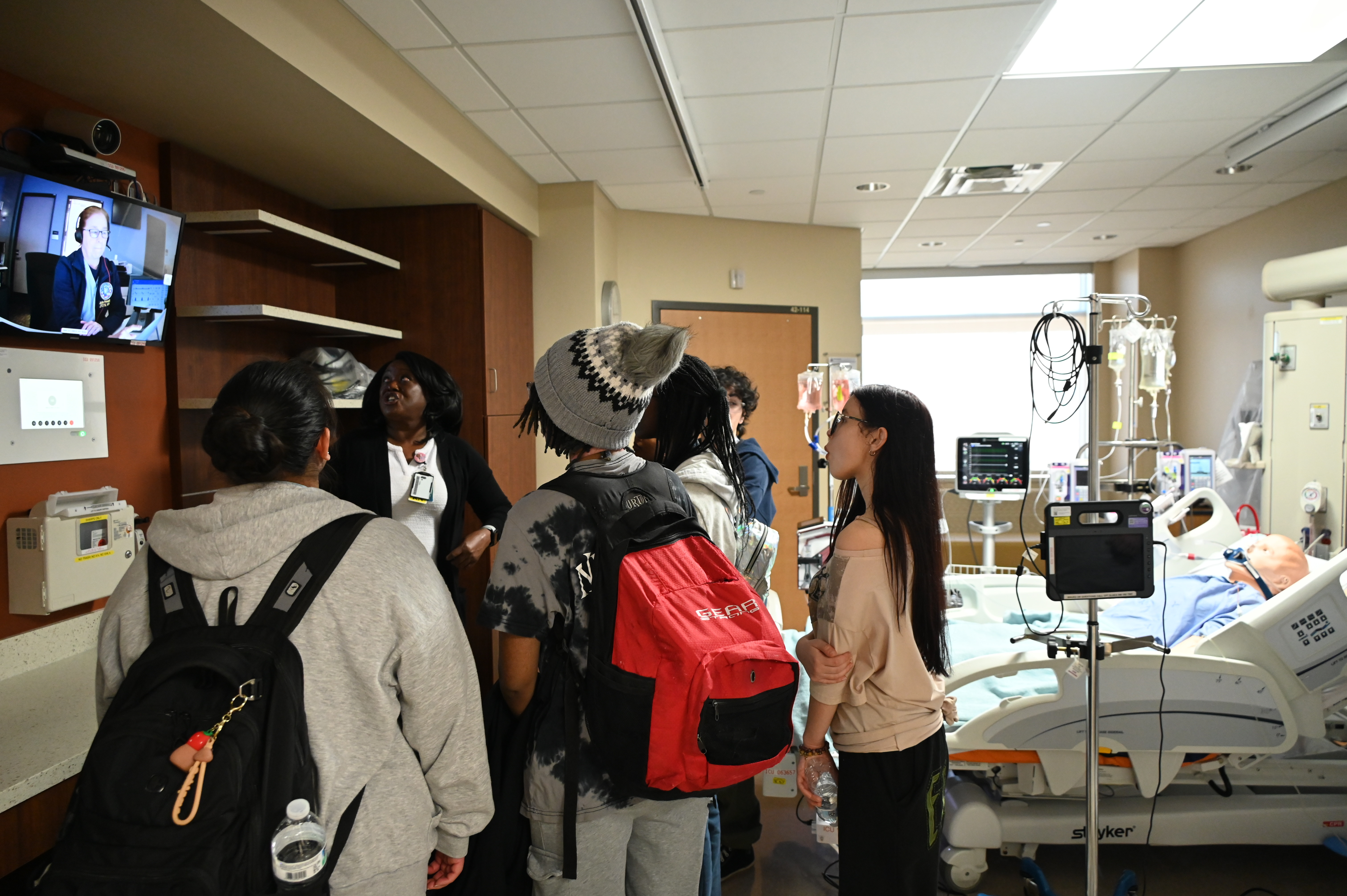Fort Cavazos high school students learn what medical professionals do at an Army hospital > Carl ...