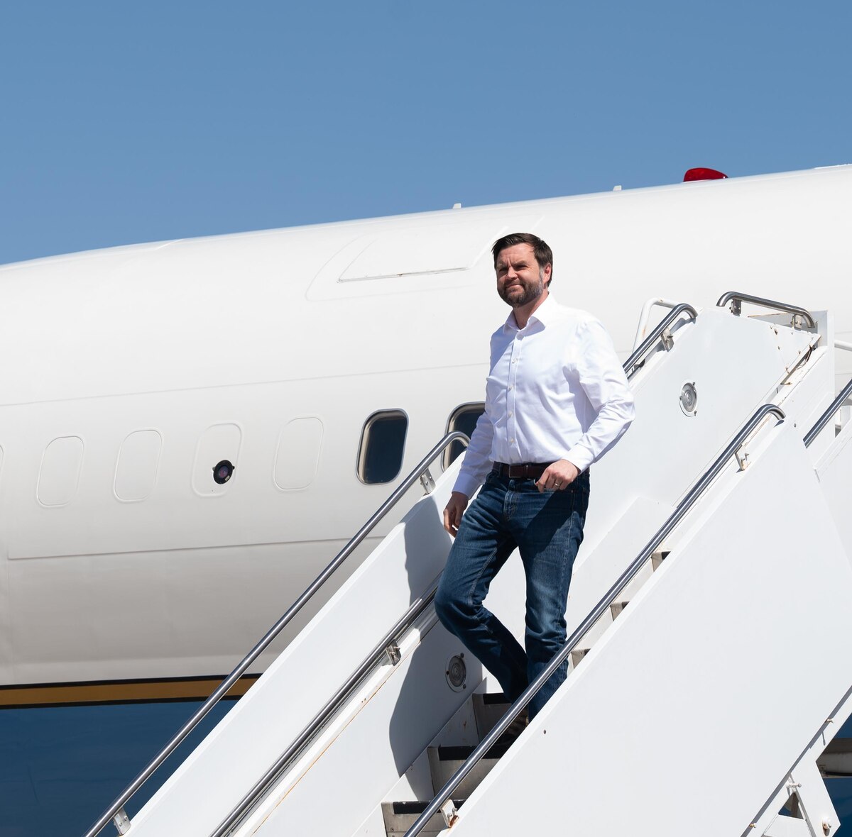 VPOTUS, SECDEF, DNI arrive at Laughlin to begin visit to America’s ...