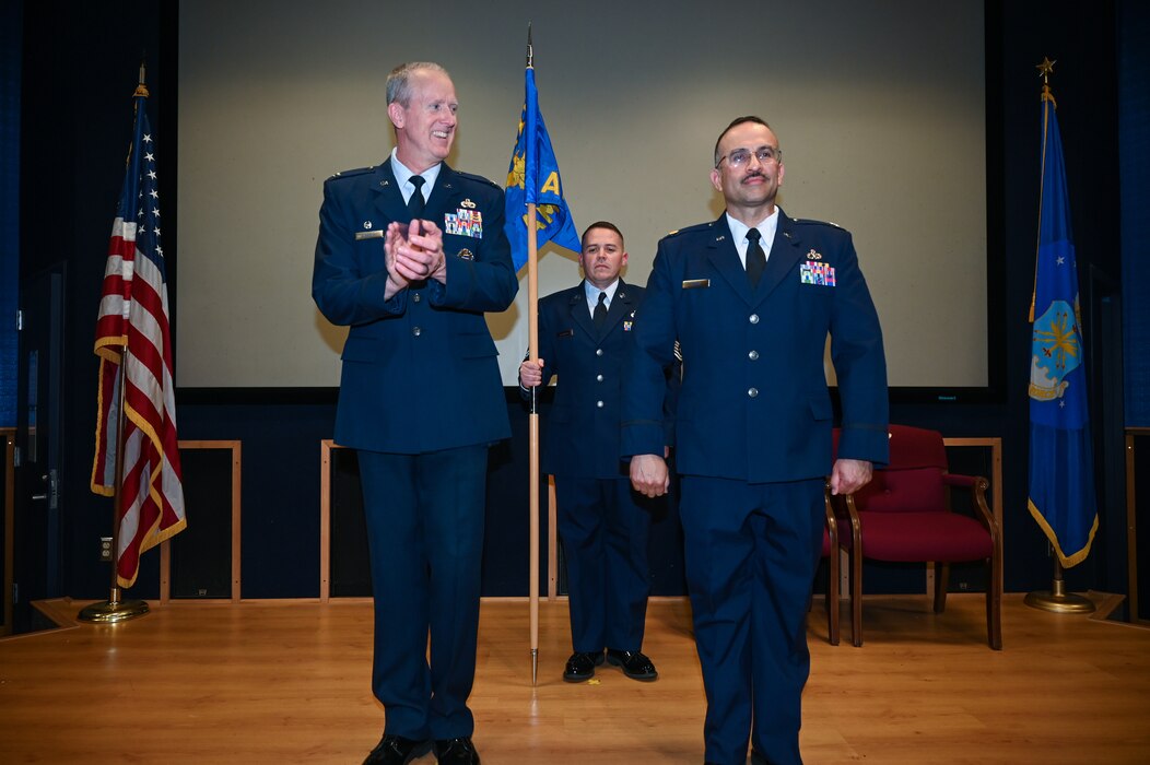 433rd Airlift Wing > Home