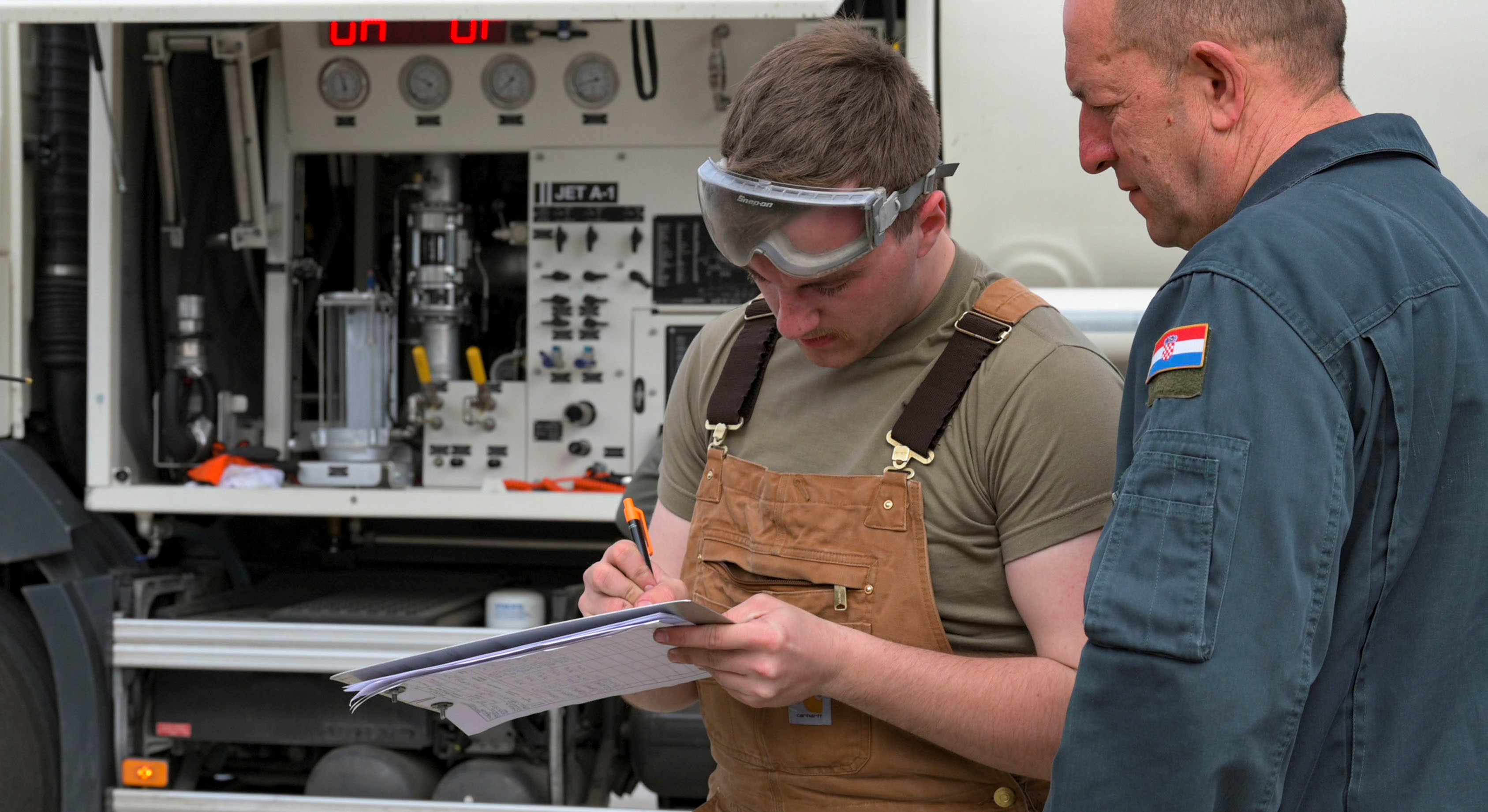 Buzzards touch down in Pleso > Aviano Air Base > Display