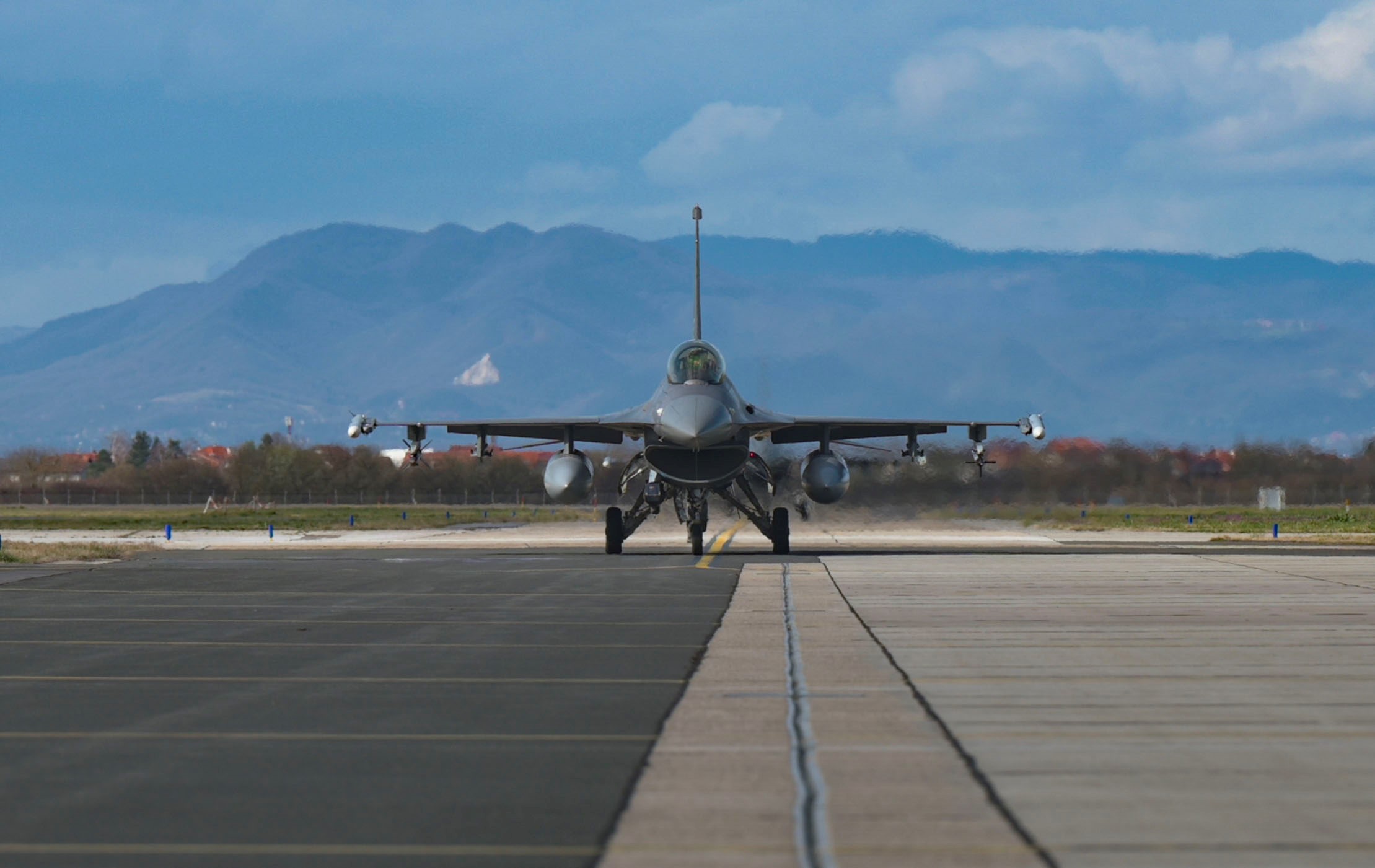 Buzzards touch down in Pleso > Aviano Air Base > Display