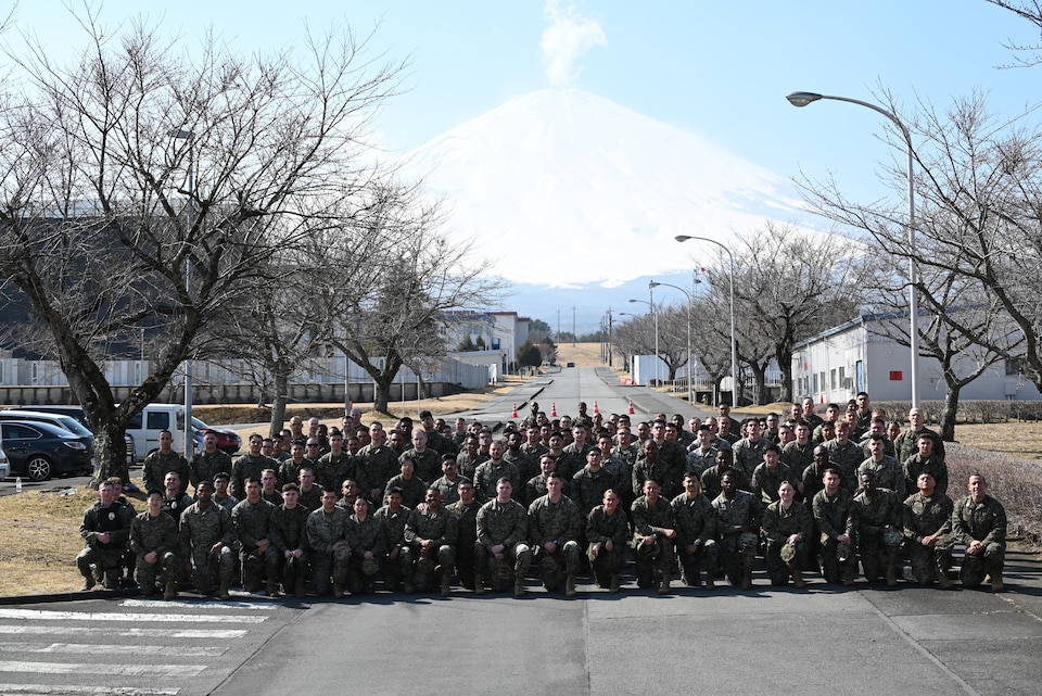 Sergeant Major of the Marine Corps Visits Camp Fuji > Combined Arms ...