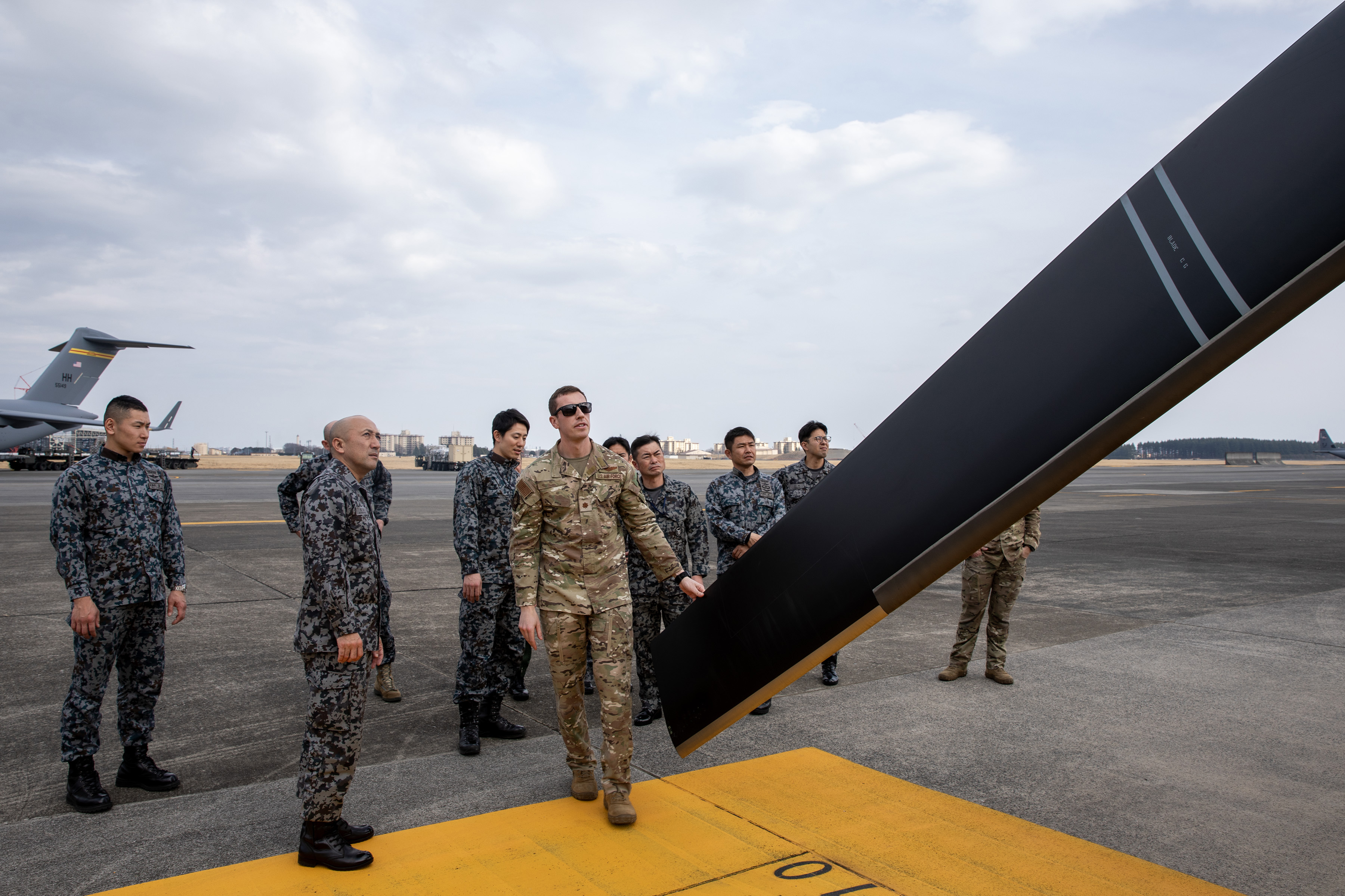 JASDF PJs visit Yokota for CV-22 familiarization tour > Yokota Air Base ...