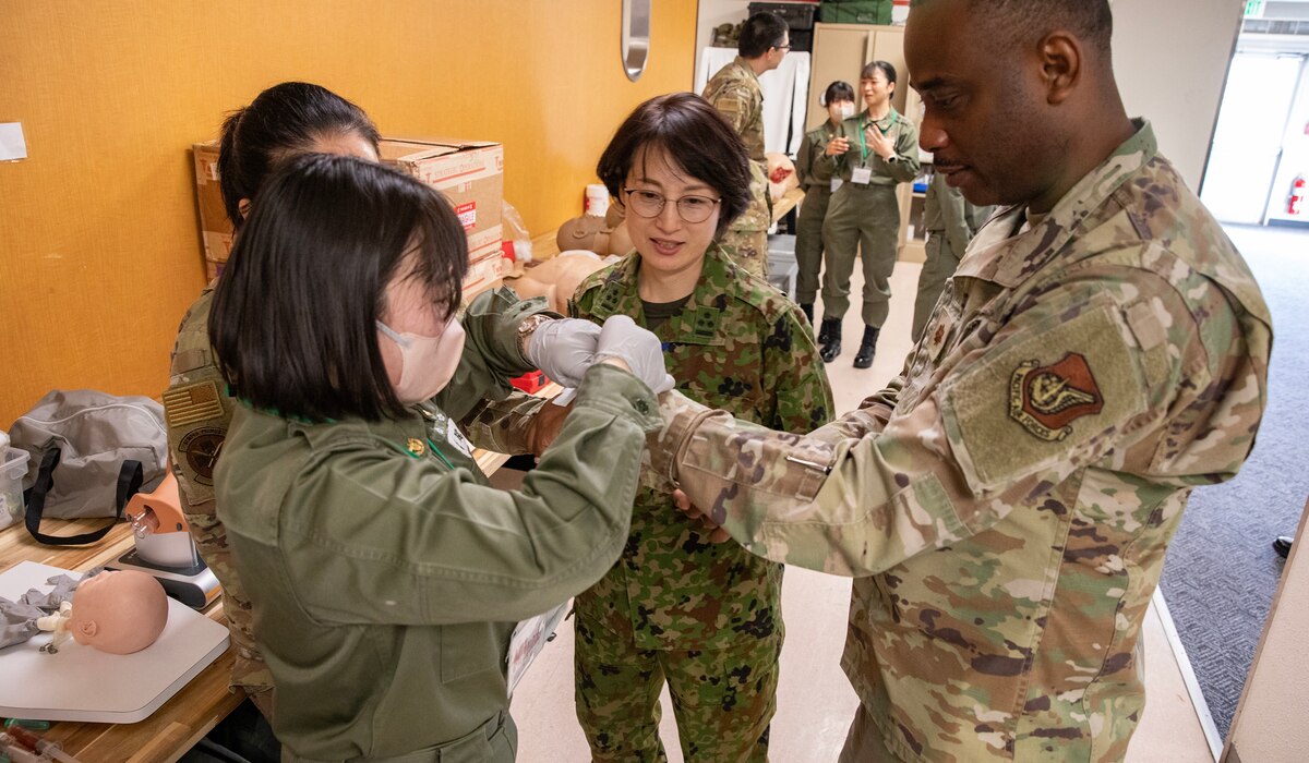 374 MDG hosts Japan’s National Defense Medical College students for ...