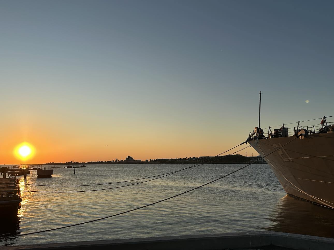 USS MINNEAPOLIS ST.PAUL (LCS 21) Departs for her first Maiden ...