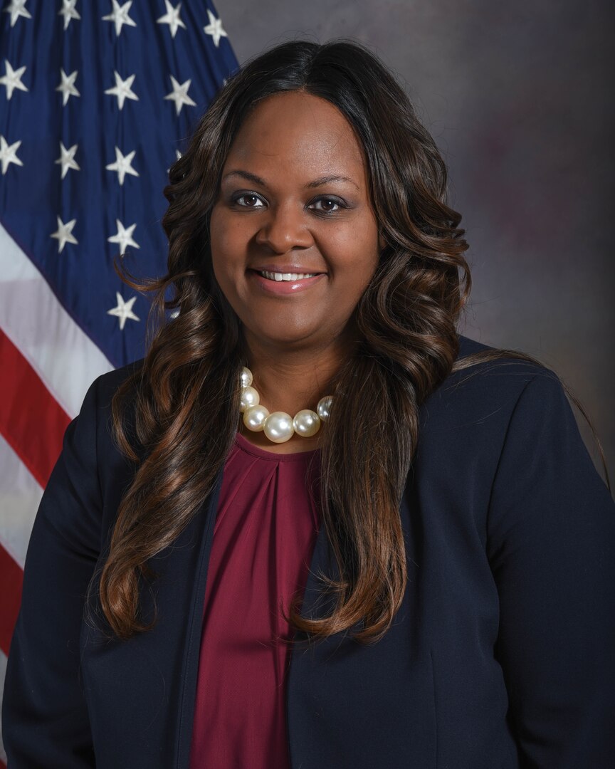 Dr. Tracy Carson > The Eisenhower School > Leader-Bio