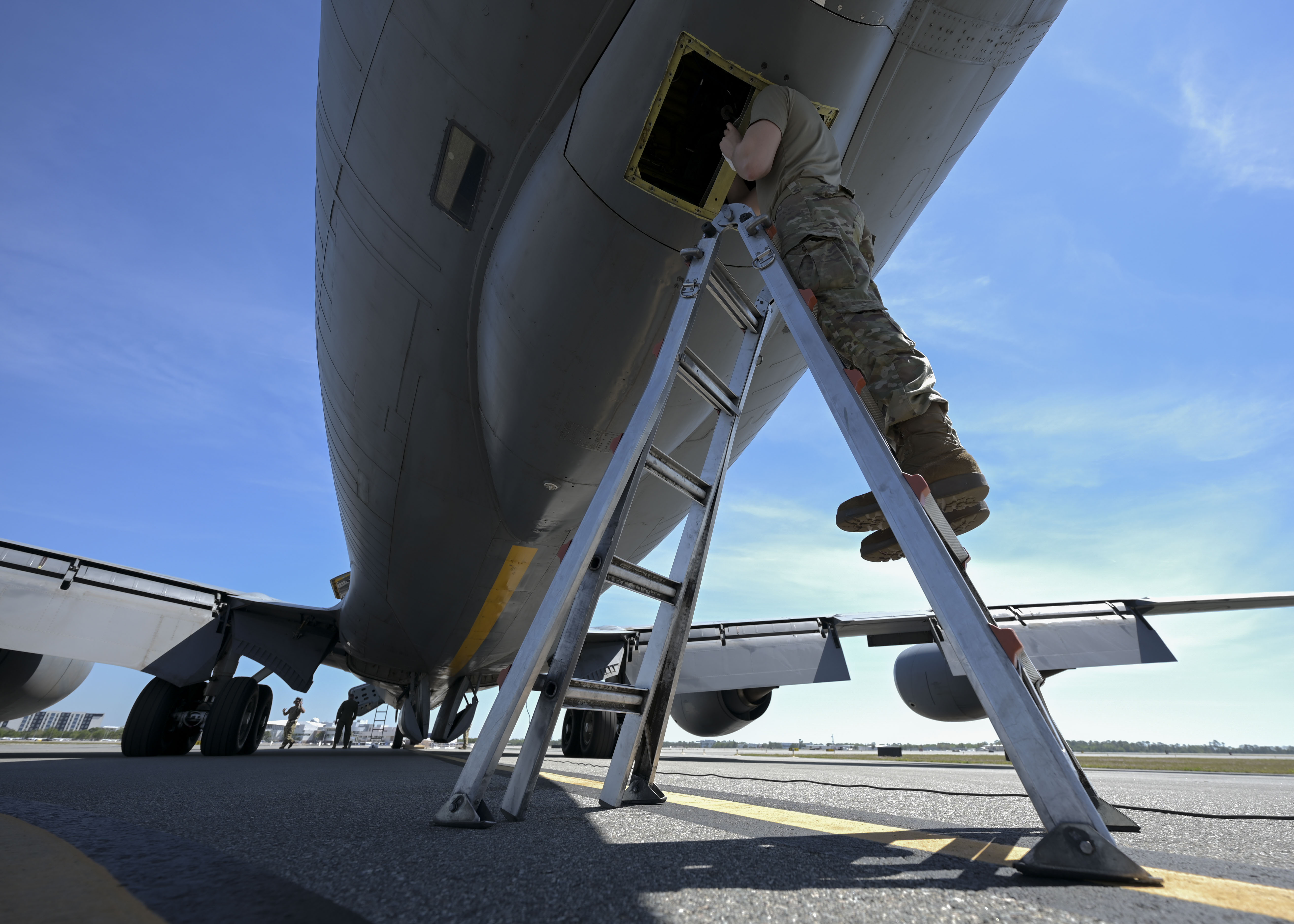 Rendezvous over Louisiana > McConnell Air Force Base > Article Display