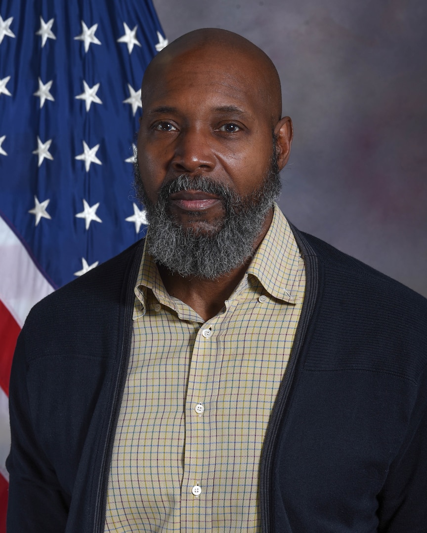 Mr. Donte Lofton (USAF ret.) > The Eisenhower School > Leader-Bio