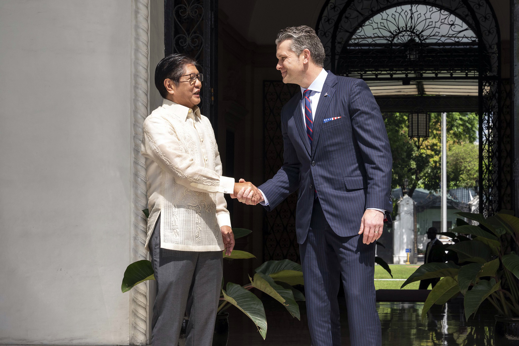 Hegseth says U.S., Philippines agree on plan to reestablish deterrence in Indo-Pacific > Joint ...