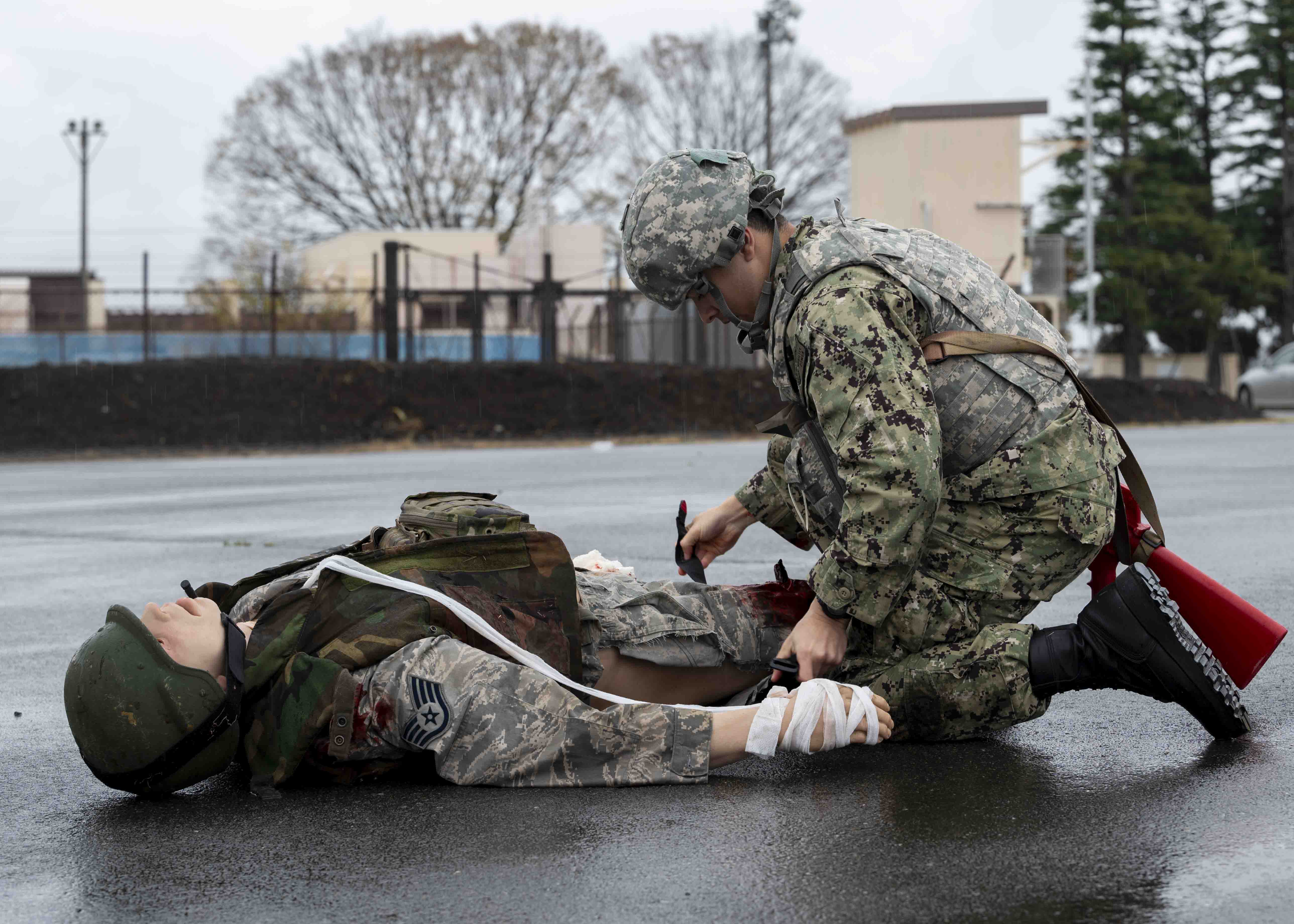 374 MDG hosts Navy Corpsman for TCCC training > United States Navy ...