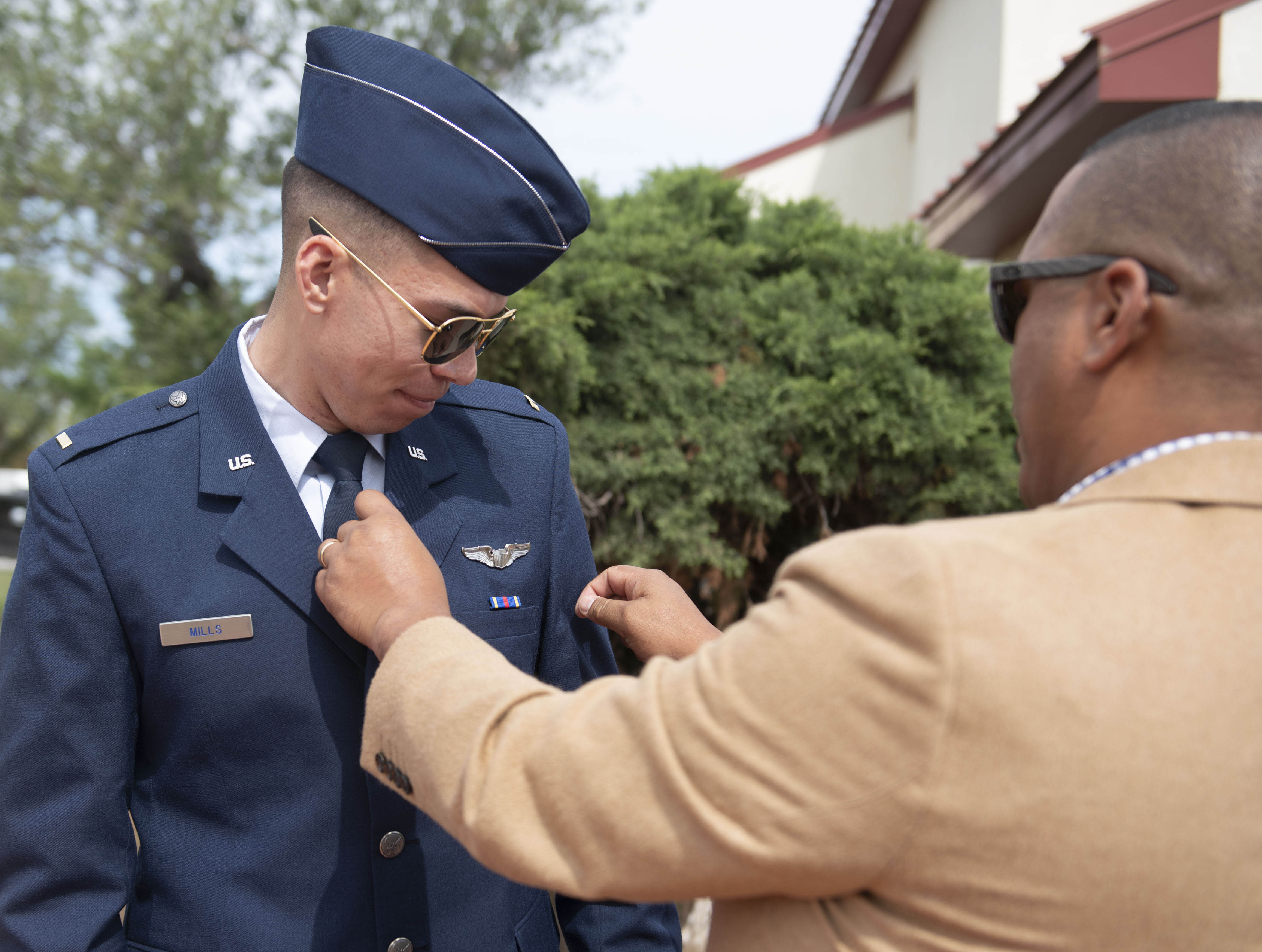 New aviators receive their wings during Class 25-09 graduation ceremony ...