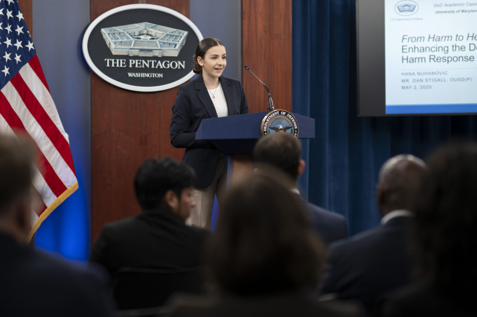 Students Present Capstone Research Findings to DOD Policymakers > U.S ...