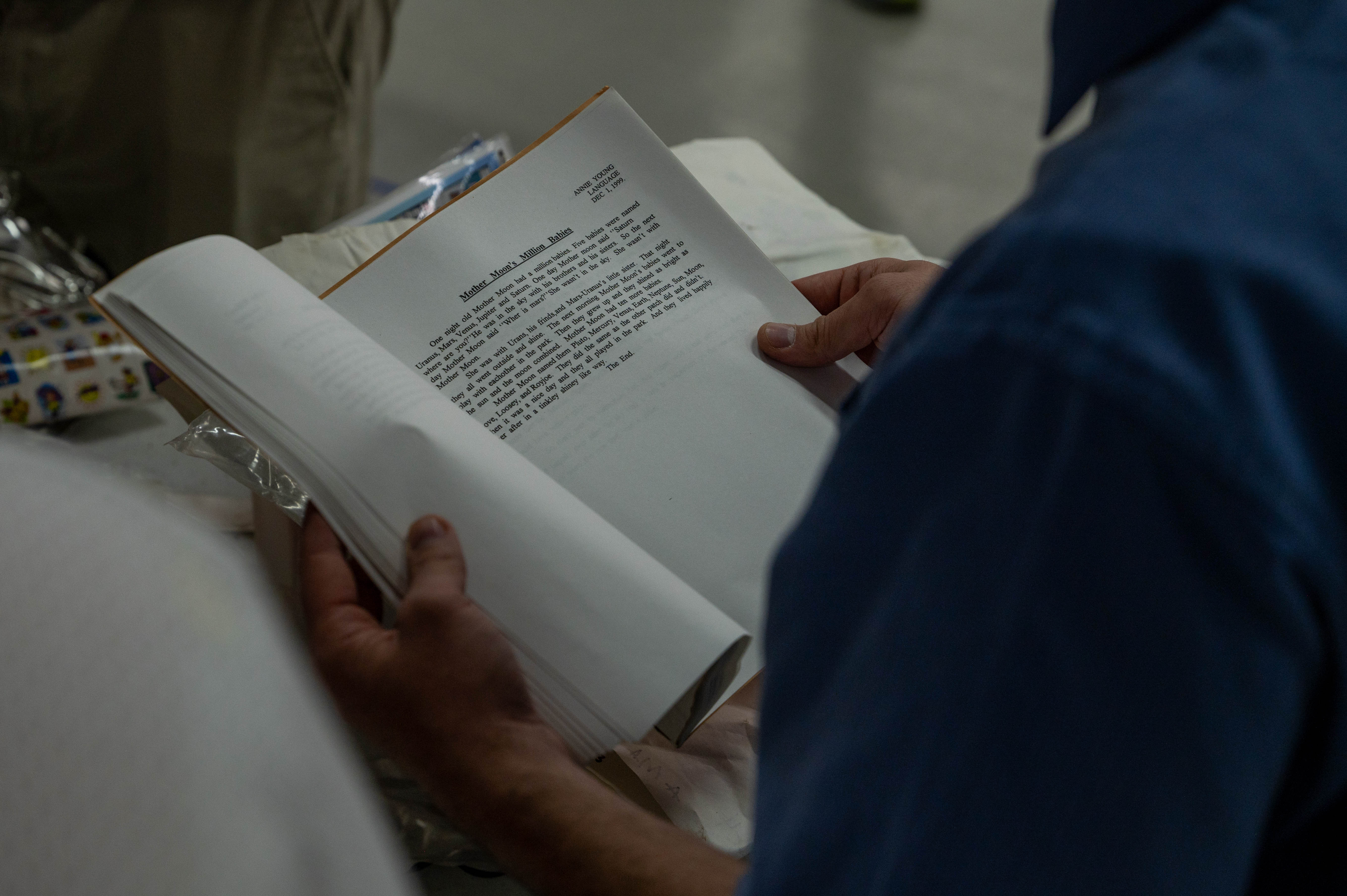 Mendel Elementary Alumni open 25-year-old time capsule > Yokota Air Base > Article Display