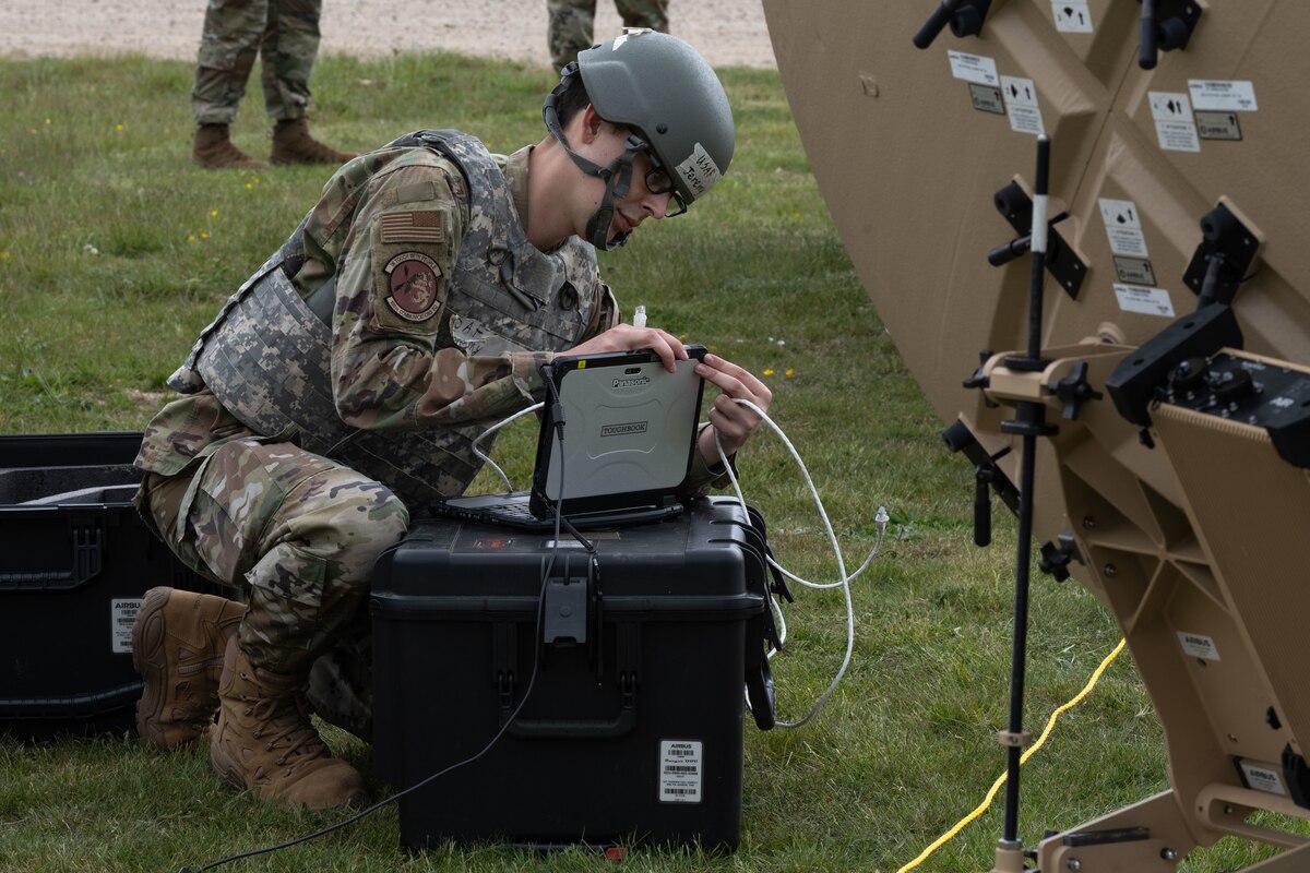 Skyway Chariot: Communications Airmen set up satellite terminal > Royal ...