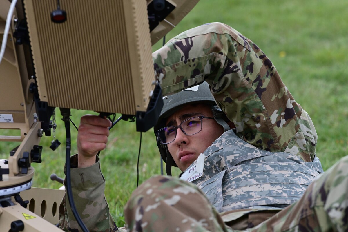 Skyway Chariot: Communications Airmen set up satellite terminal > Royal ...