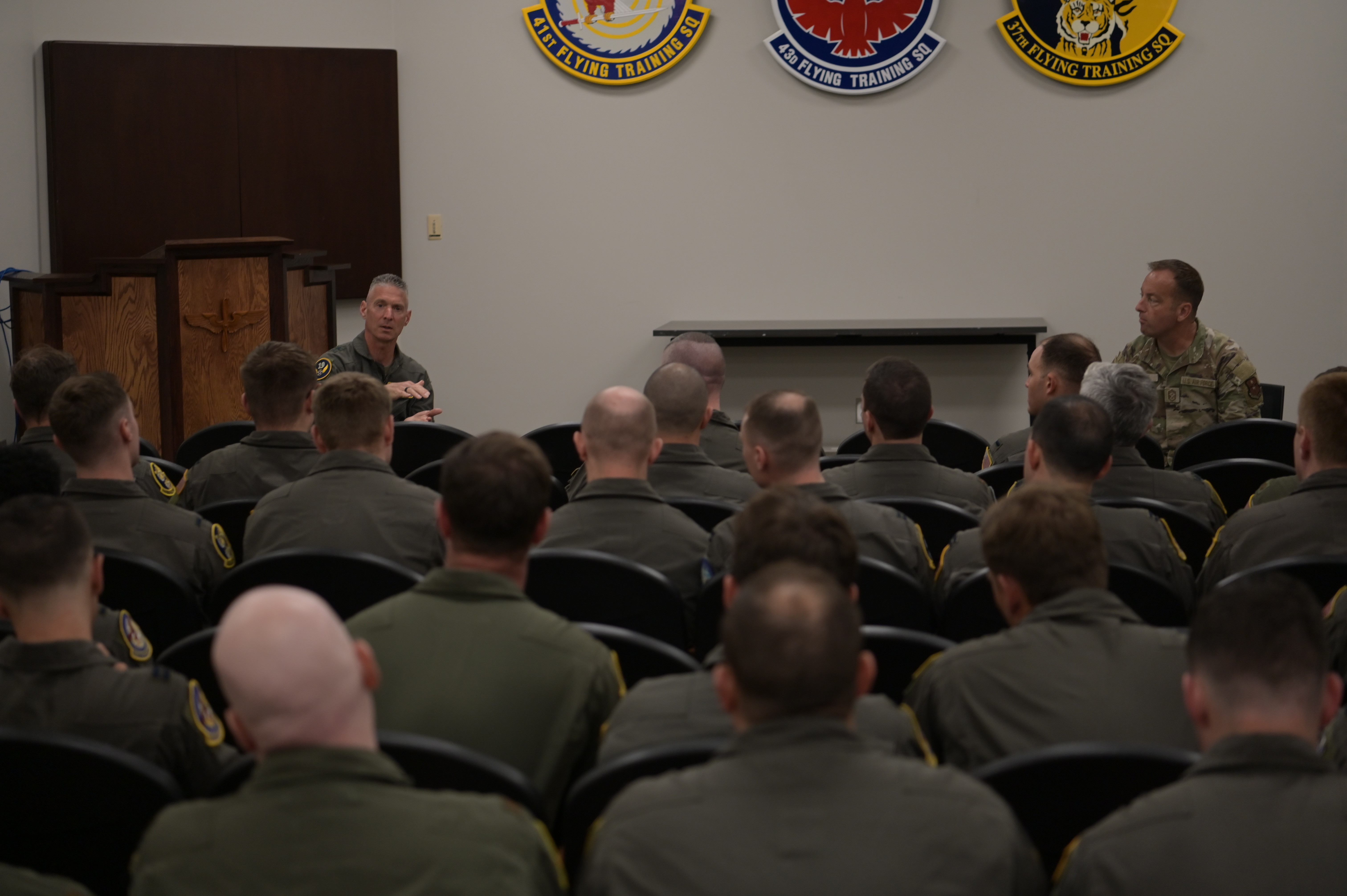19th AF Commander Connects with Next-Gen Pilots at Columbus > Air Force ...