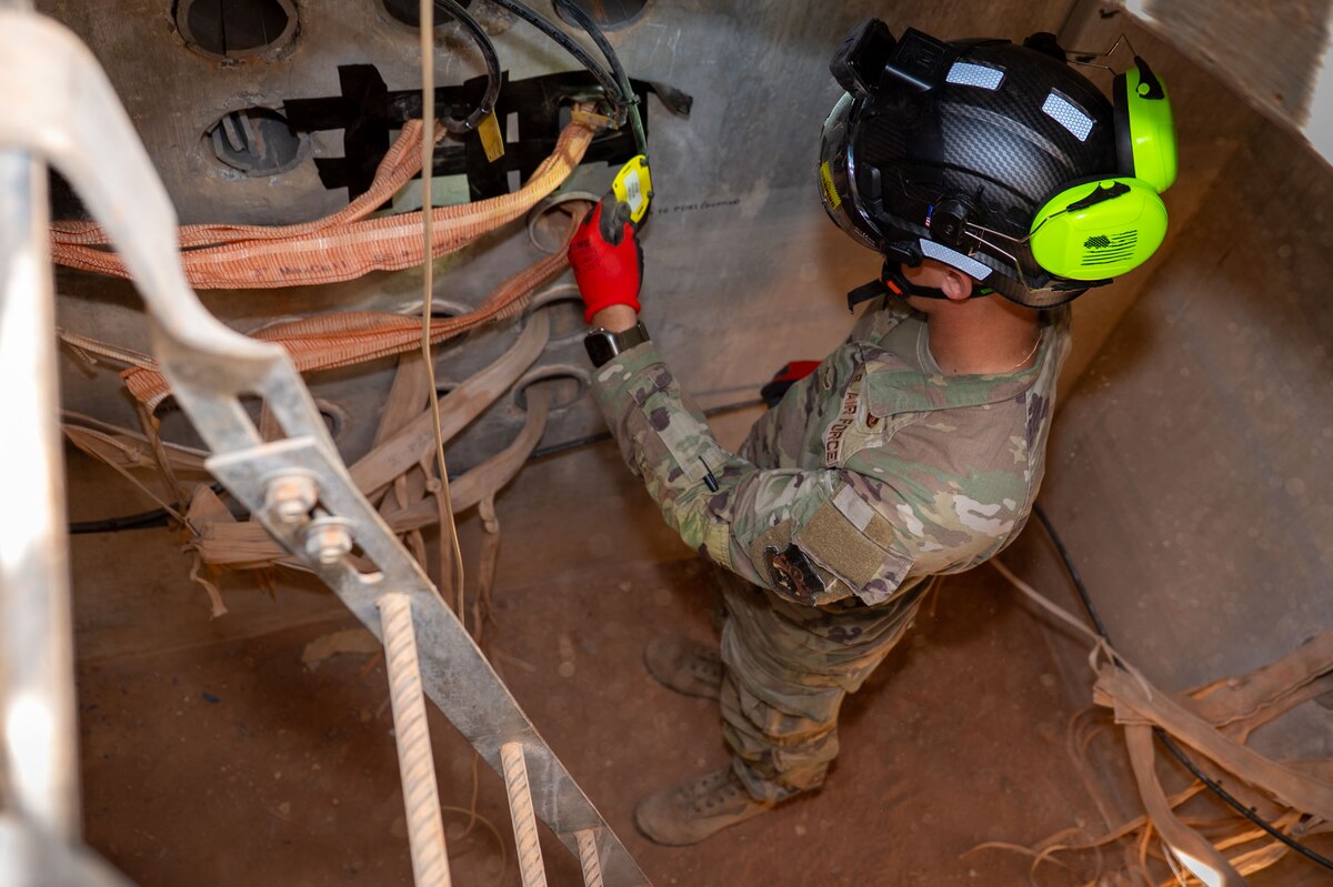 Behind the Screens: 378th ECS Keeps Team Phoenix Connected > U.S. Air ...