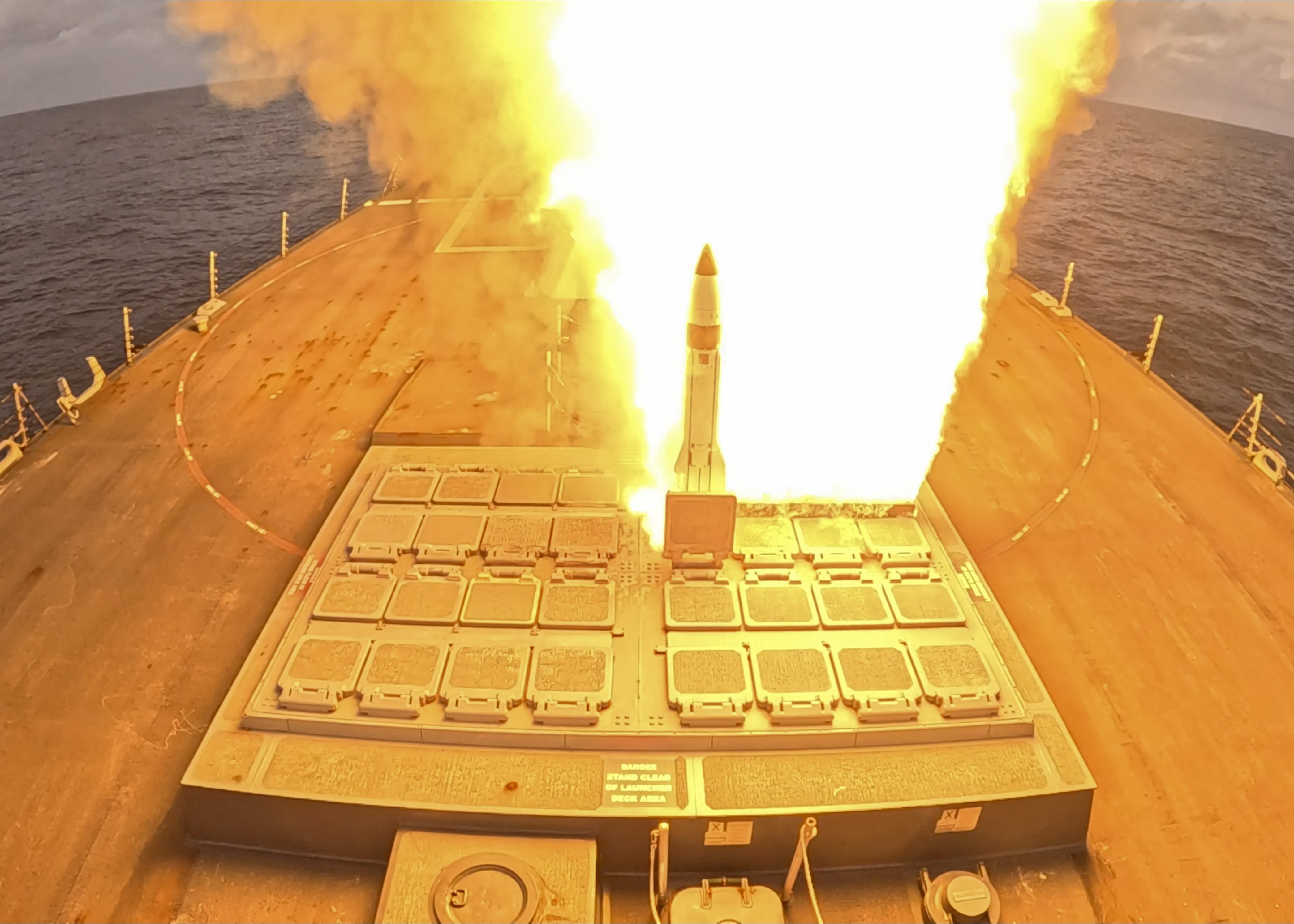Two U.S. Navy DDGs Successfully Engage SRBM and MRBM during exercise ...