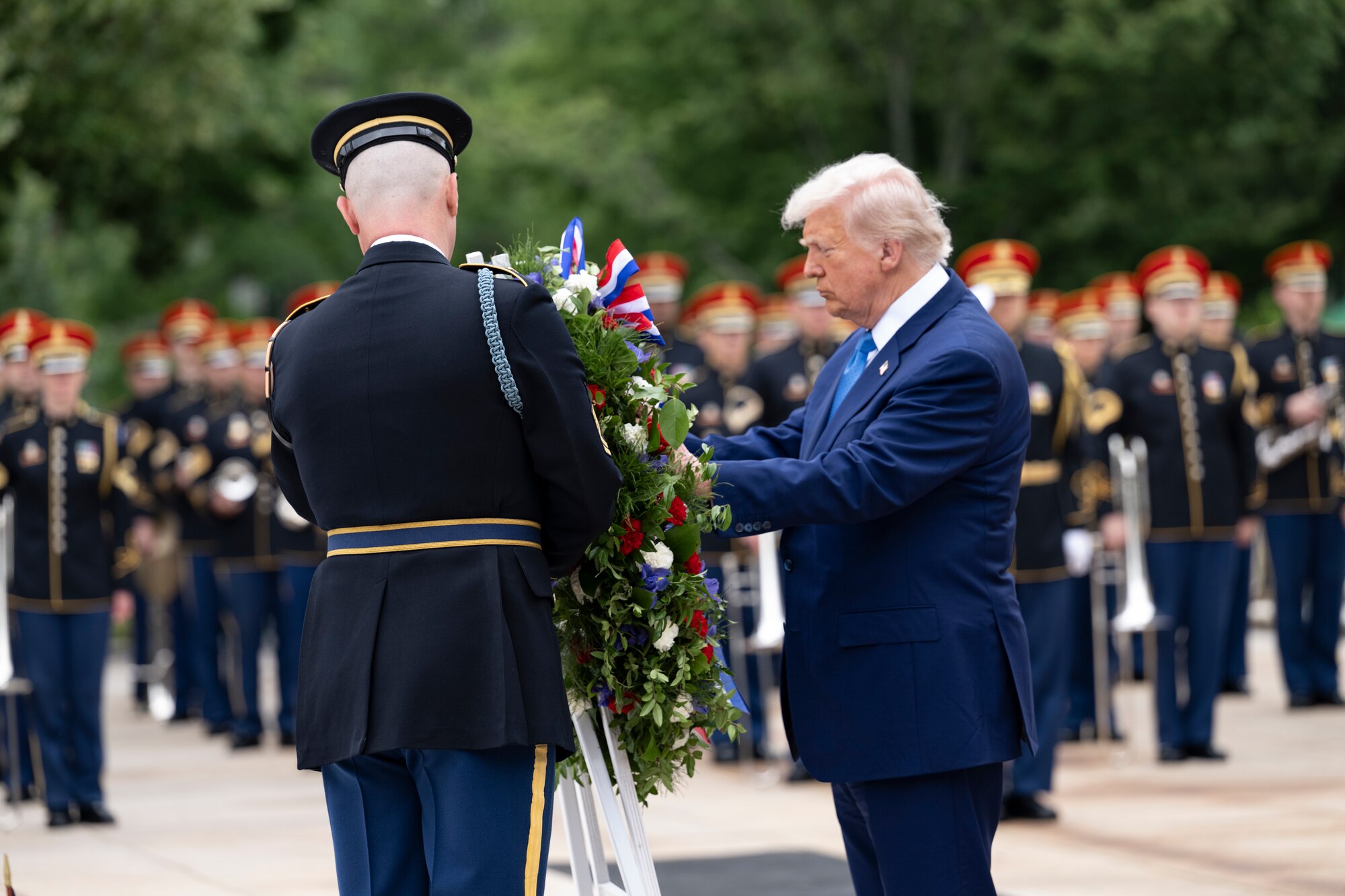 Trump, Vance, Hegseth, Caine Honor Fallen, Gold Star Families > Air ...