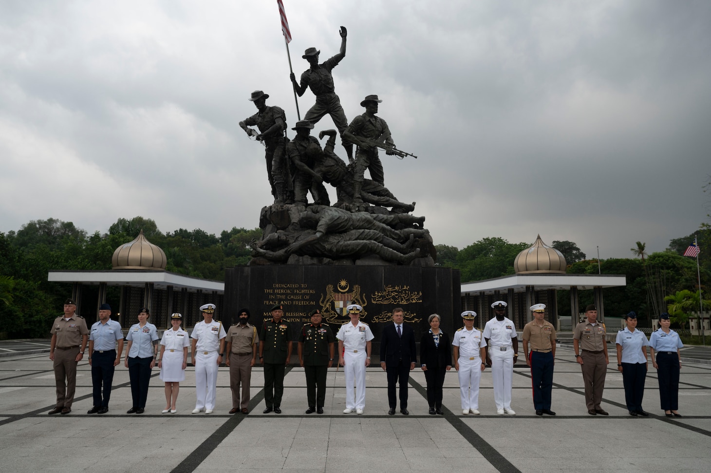U.S. Indo-Pacific Commander Travels to Malaysia > United States Navy ...