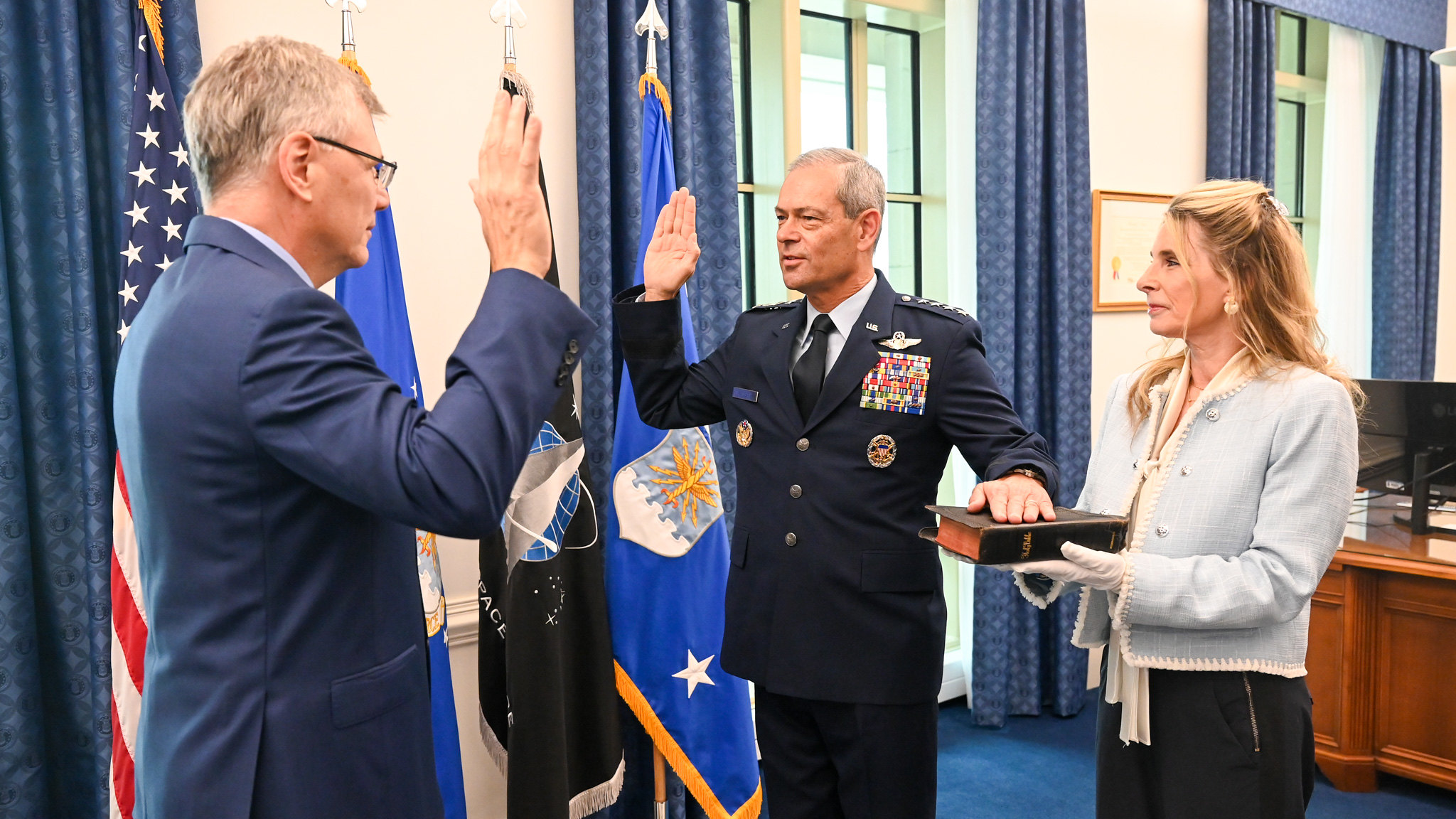 Gen. Kenneth Wilsbach sworn in as 24th Air Force Chief of Staff > Joint ...