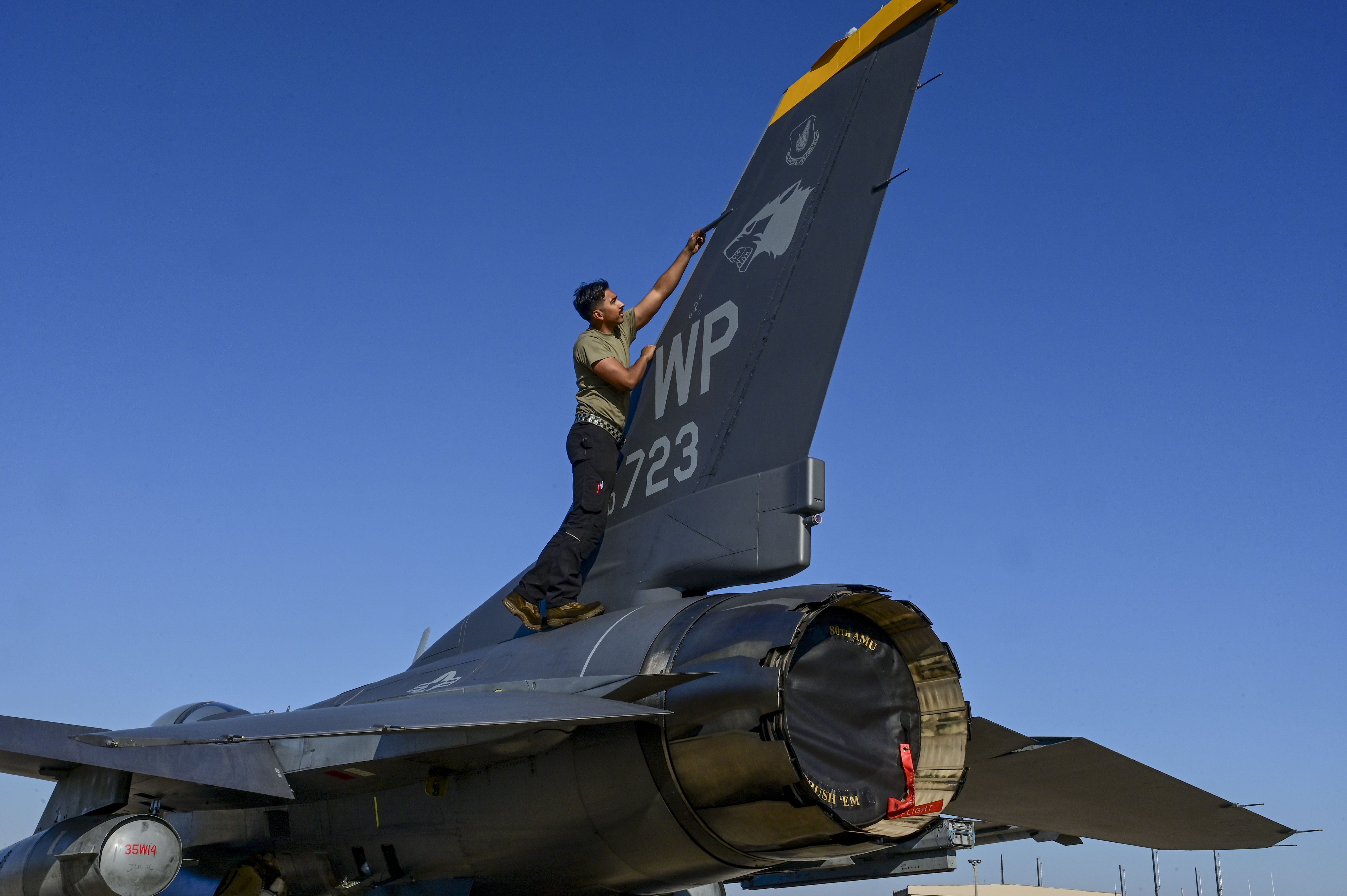 Maintainers keep Wolf Pack fighters flying during FF 25-2 > Kunsan Air ...