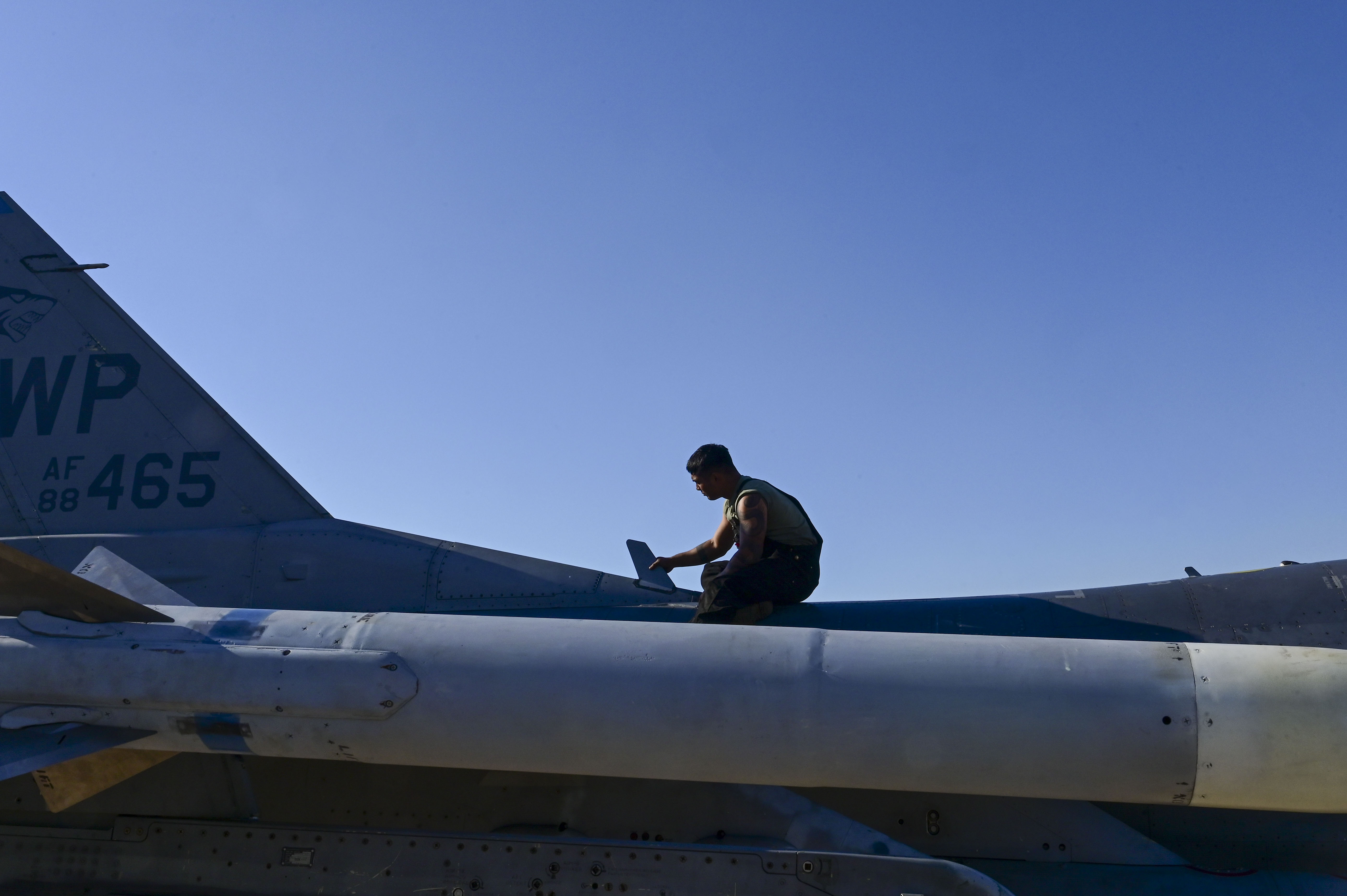 Maintainers keep Wolf Pack fighters flying during FF 25-2 > Kunsan Air ...
