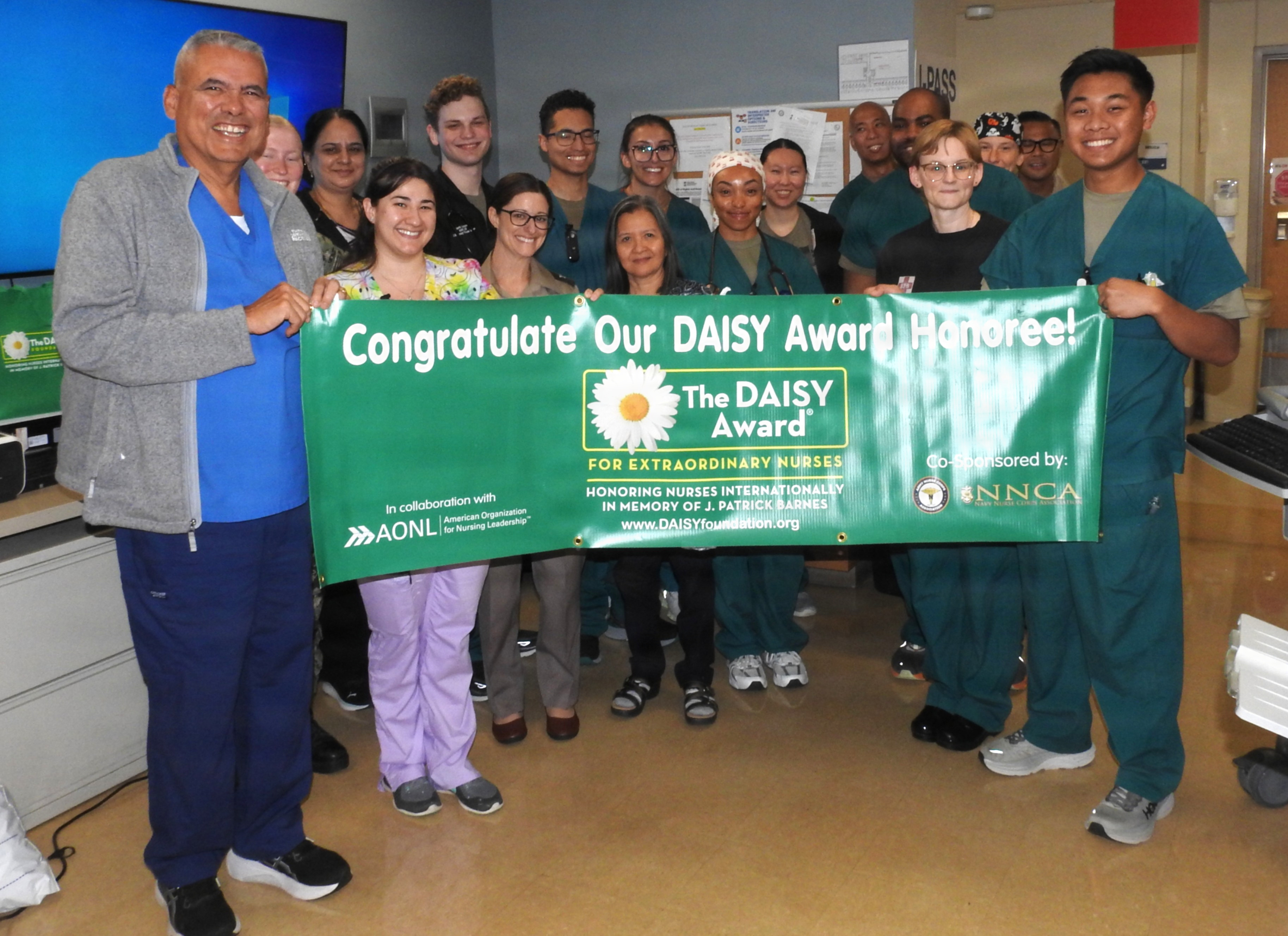 Walter Reed recognizes extraordinary nurse with DAISY Award > Walter ...